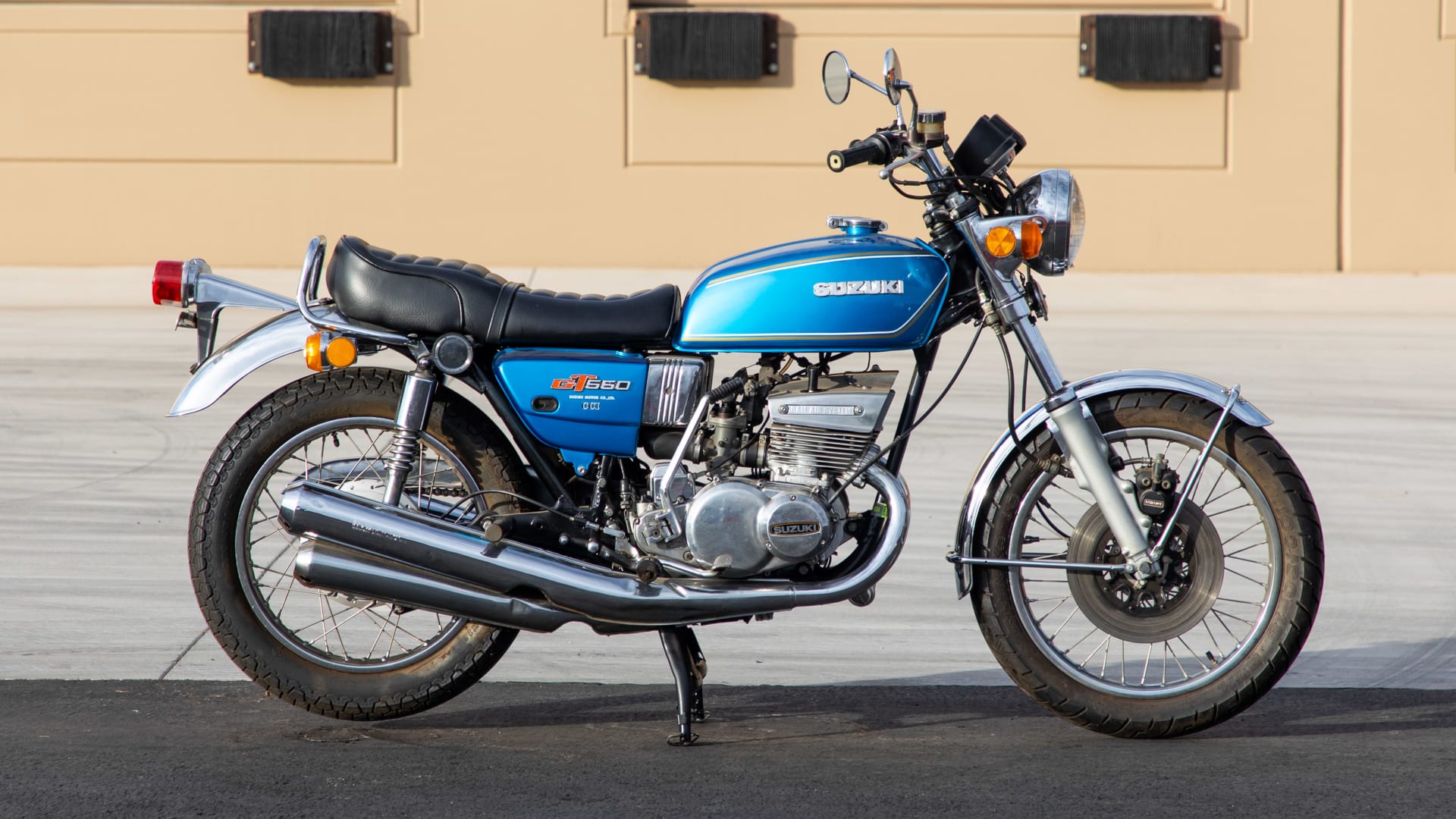 1974 Suzuki Gt550 at Las Vegas Motorcycles 2021 as W138 - Mecum Auctions