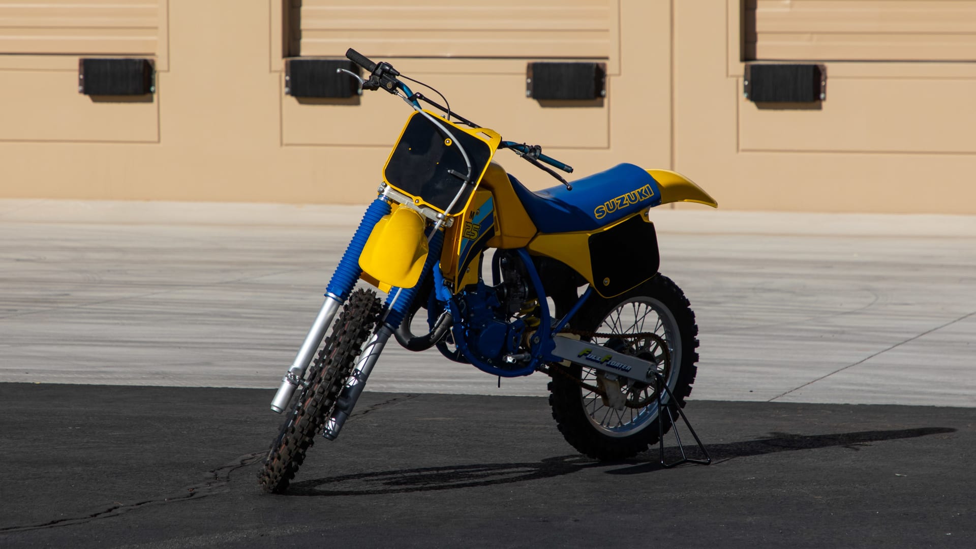 1982 Suzuki RM125 at Las Vegas Motorcycles 2021 as W211 - Mecum Auctions