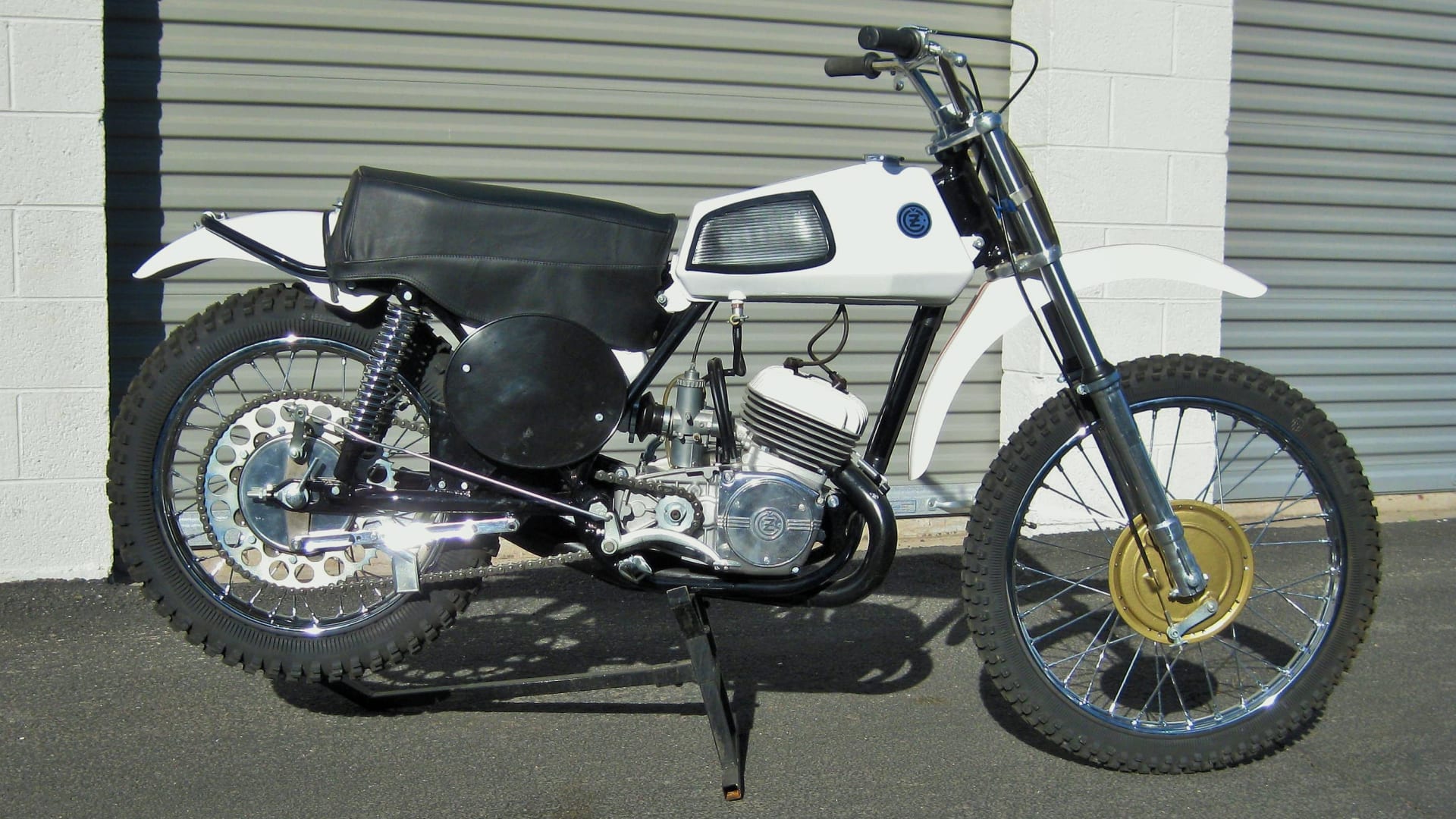 1973 CZ 125 Motocross at Las Vegas Motorcycles 2021 as T44 - Mecum Auctions