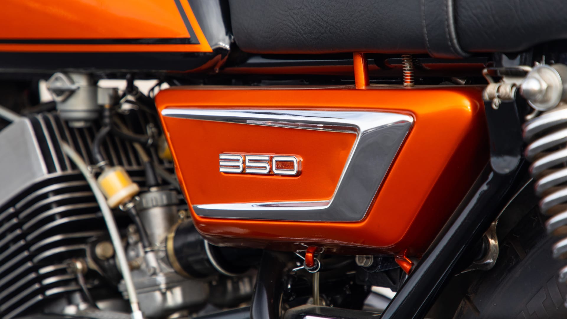 1972 Yamaha R5c at Las Vegas Motorcycles 2021 as T297 - Mecum Auctions