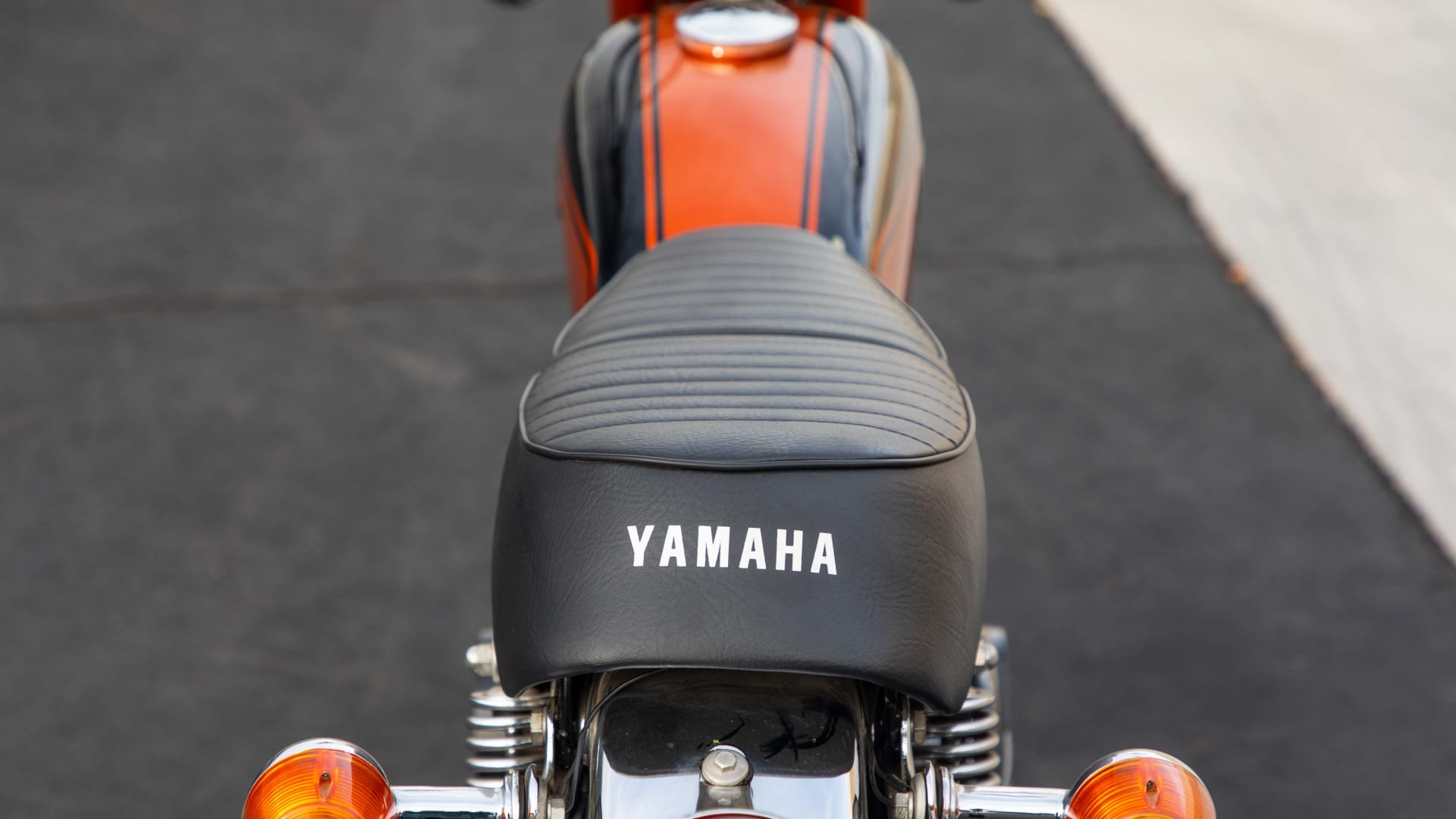 1972 Yamaha R5c at Las Vegas Motorcycles 2021 as T297 - Mecum Auctions