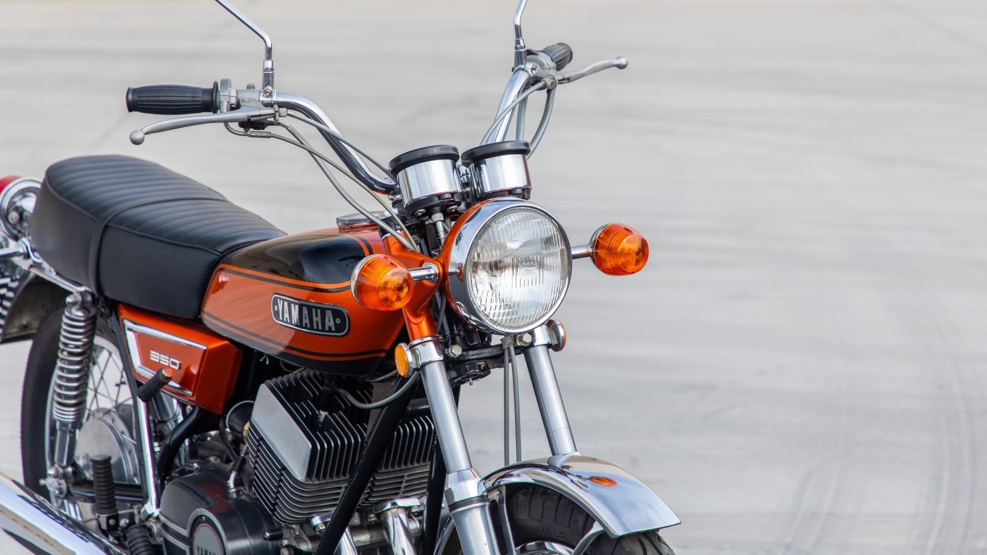 1972 Yamaha R5c at Las Vegas Motorcycles 2021 as T297 - Mecum Auctions