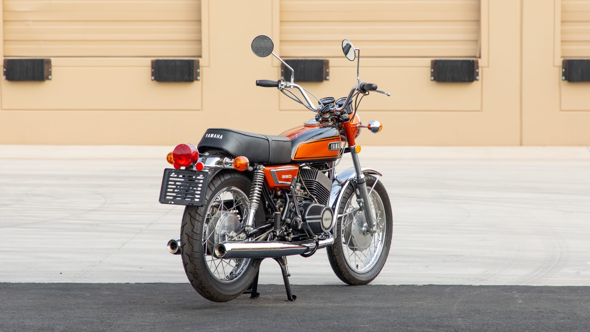 1972 Yamaha R5c at Las Vegas Motorcycles 2021 as T297 - Mecum Auctions