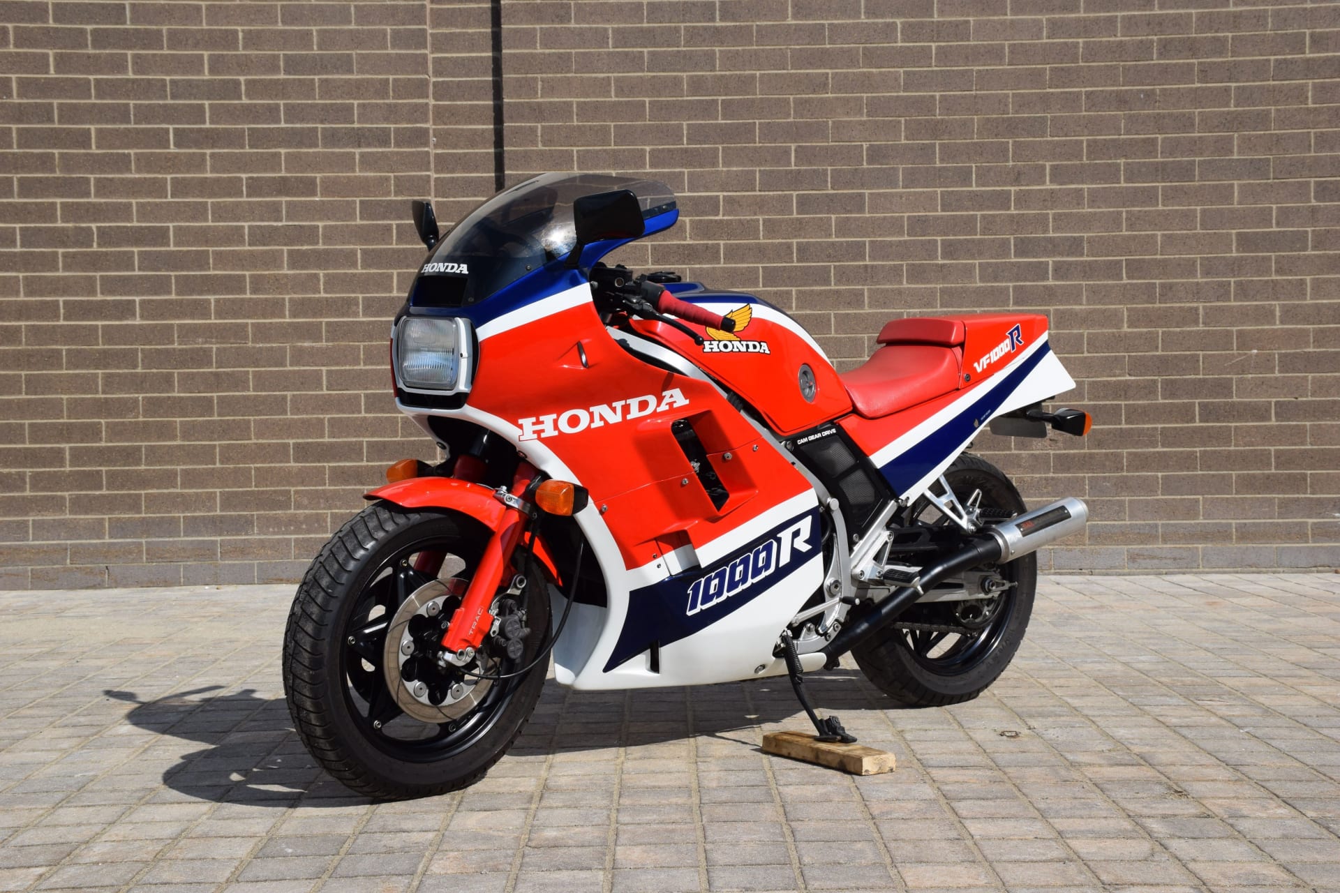 1985 Honda Vf1000r at Las Vegas Motorcycles 2021 as F205 - Mecum Auctions