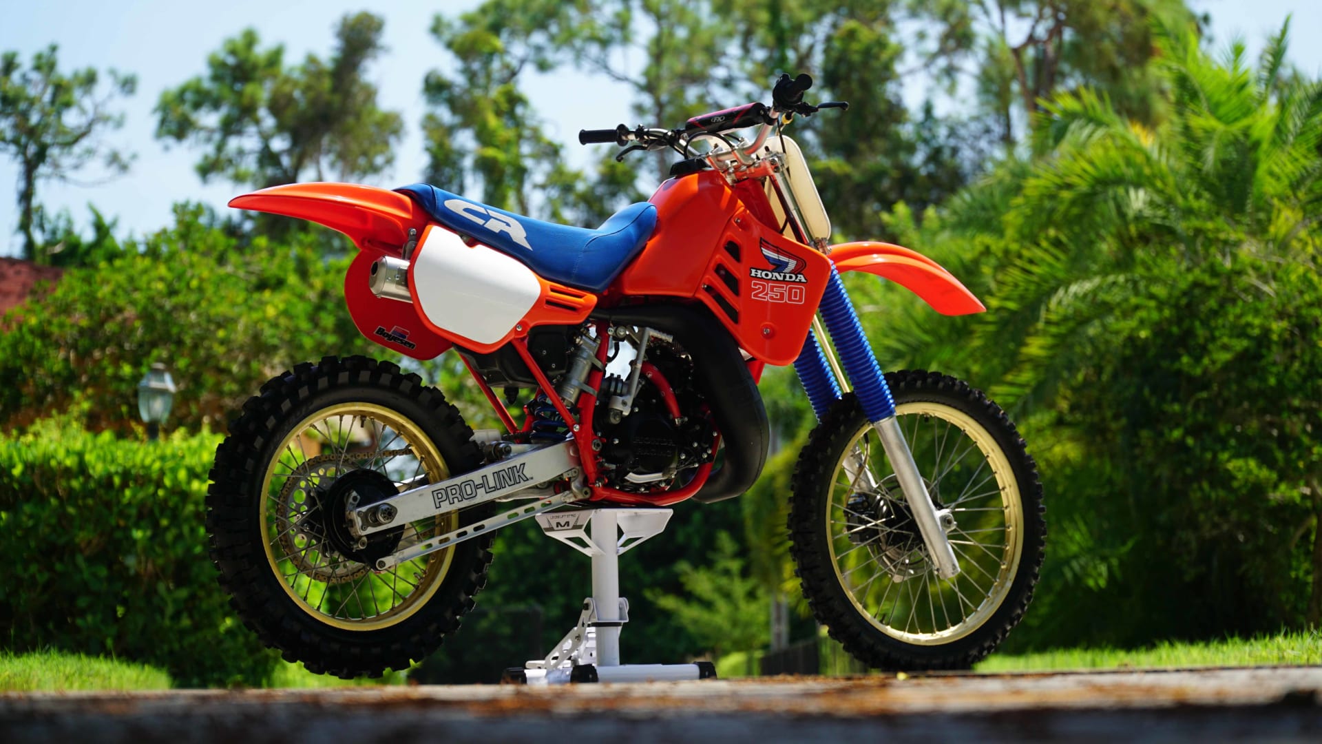 1986 Honda CR250 at Las Vegas Motorcycles 2021 as S85 - Mecum Auctions