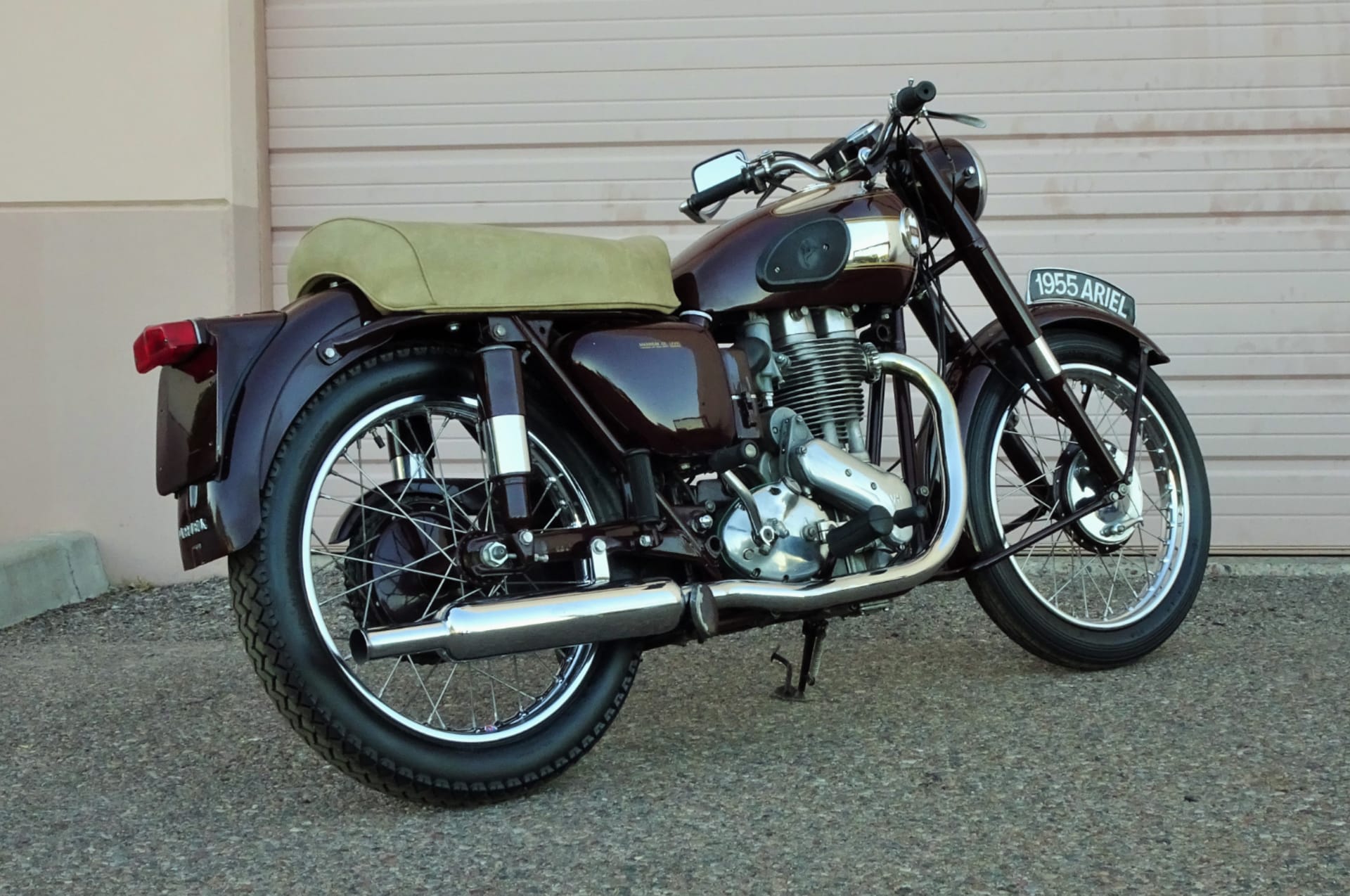 1955 Ariel Red Hunter at Las Vegas Motorcycles 2022 as S49 - Mecum Auctions