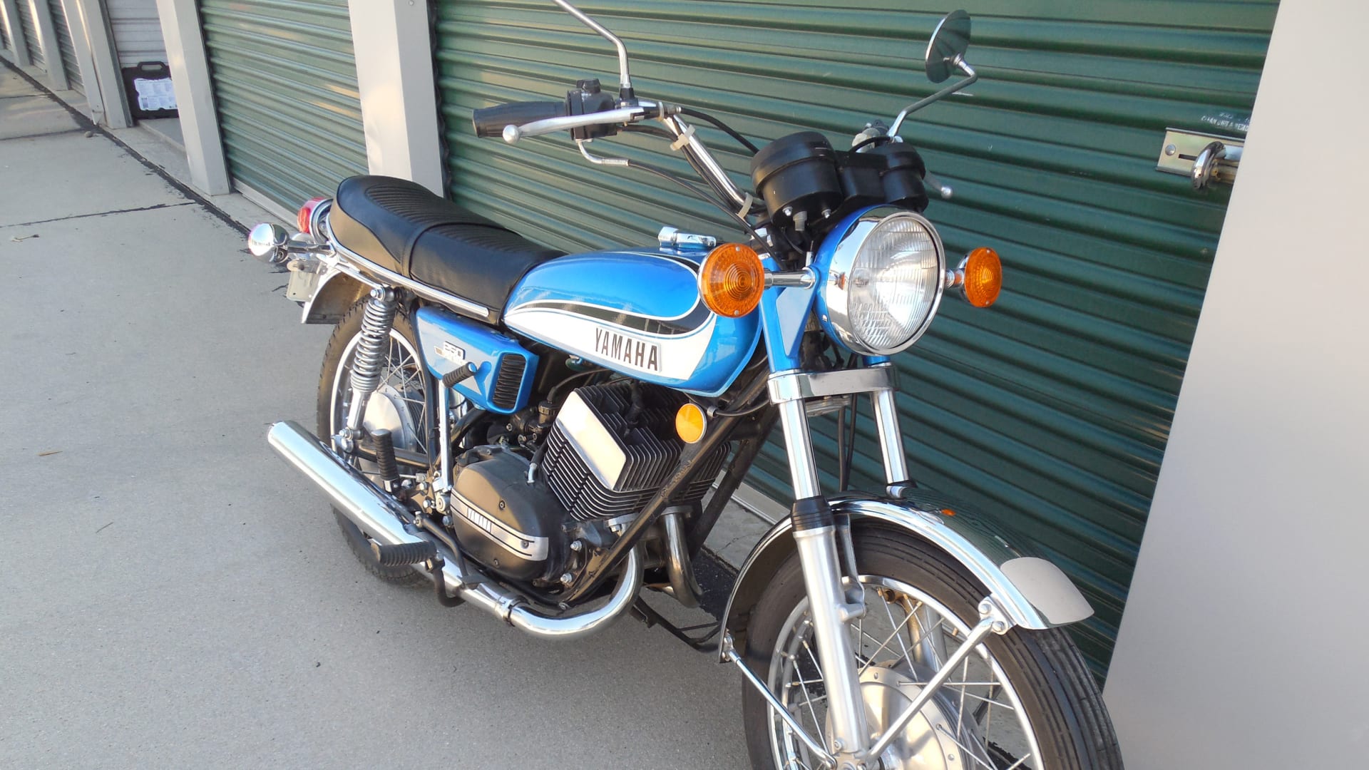 1973 Yamaha RD250 at Las Vegas Motorcycles 2023 as W70 - Mecum Auctions