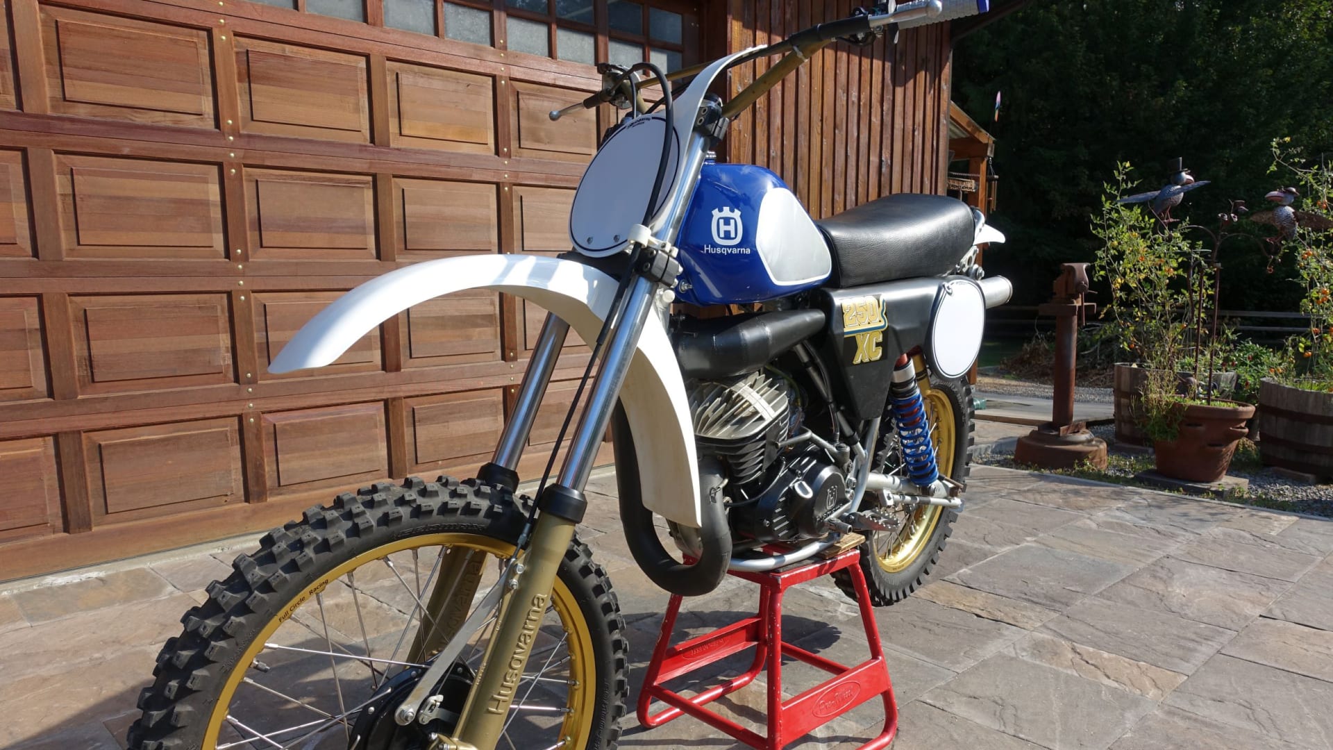 1982 Husqvarna XC250 at Las Vegas Motorcycles 2023 as T310 - Mecum Auctions