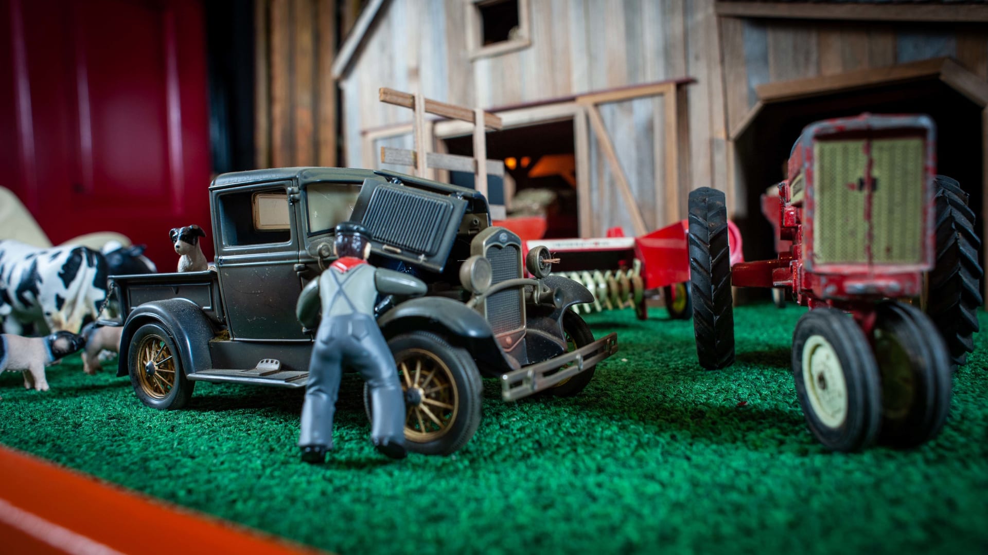 Scale Model Farm Display 28x25x28 at The Eddie Vannoy Collection 2020 ...