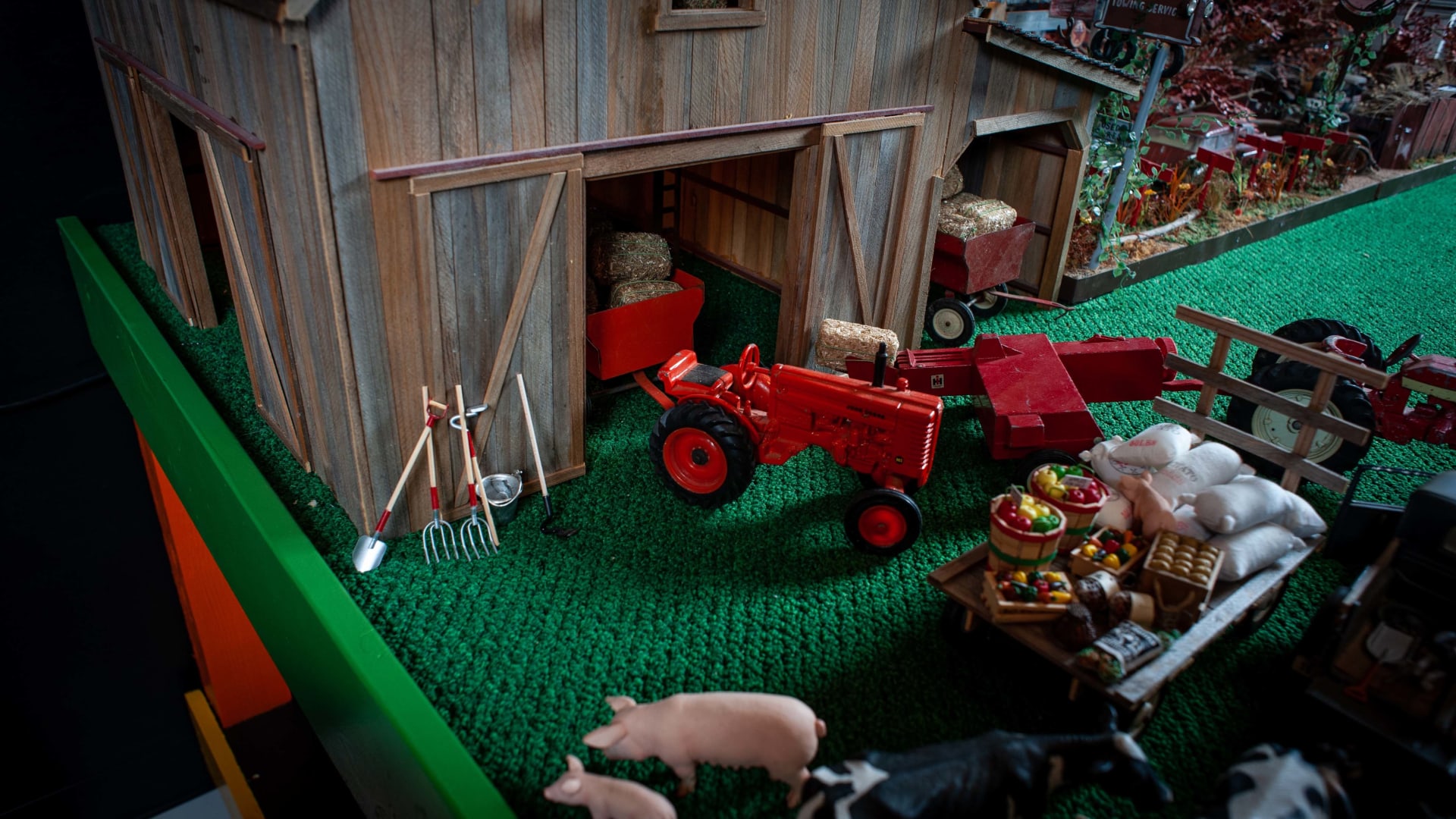 Scale Model Farm Display 28x25x28 at The Eddie Vannoy Collection 2020 ...