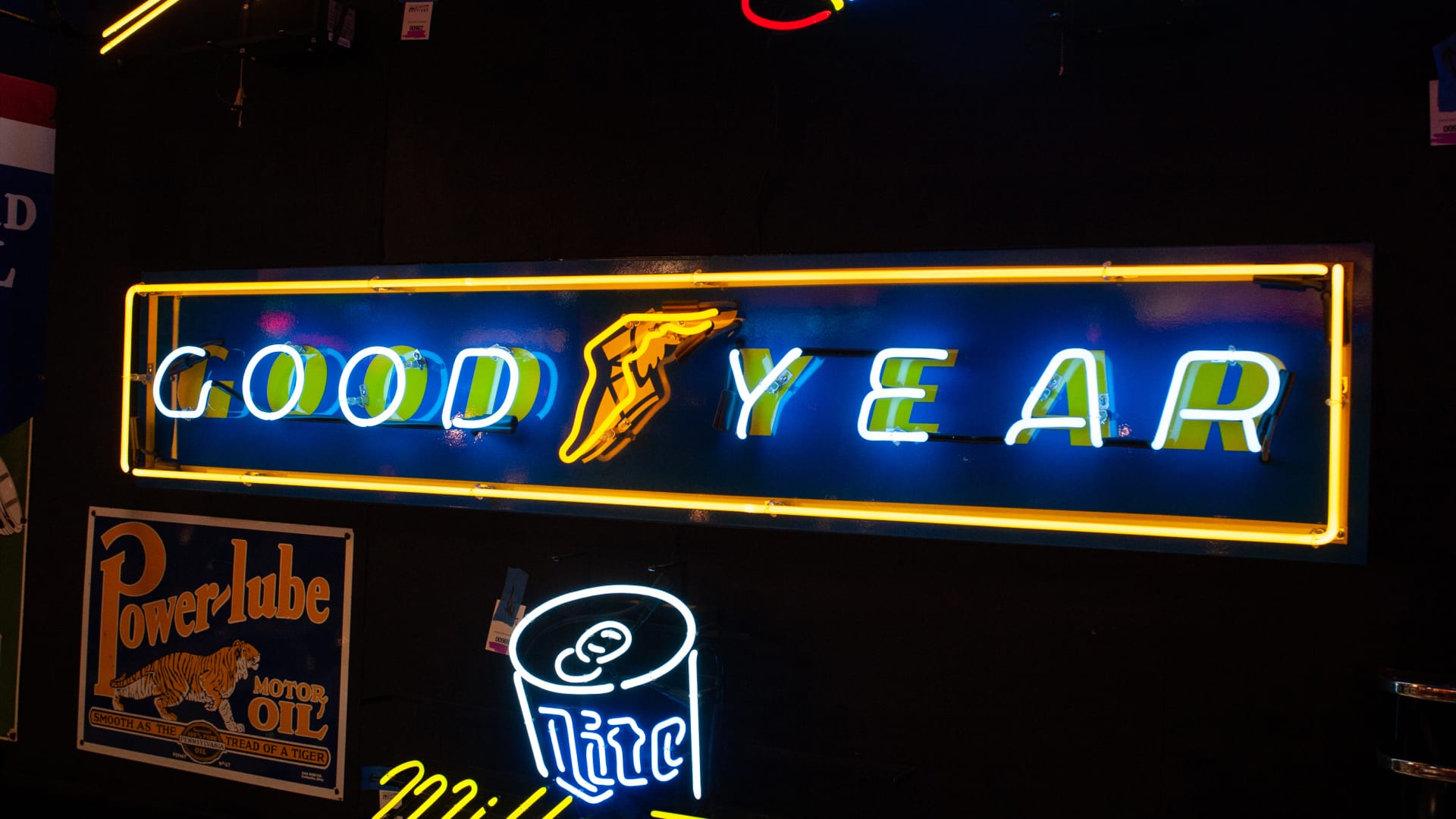 Goodyear Neon Sign at The Eddie Vannoy Collection 2020 as G335 - Mecum ...