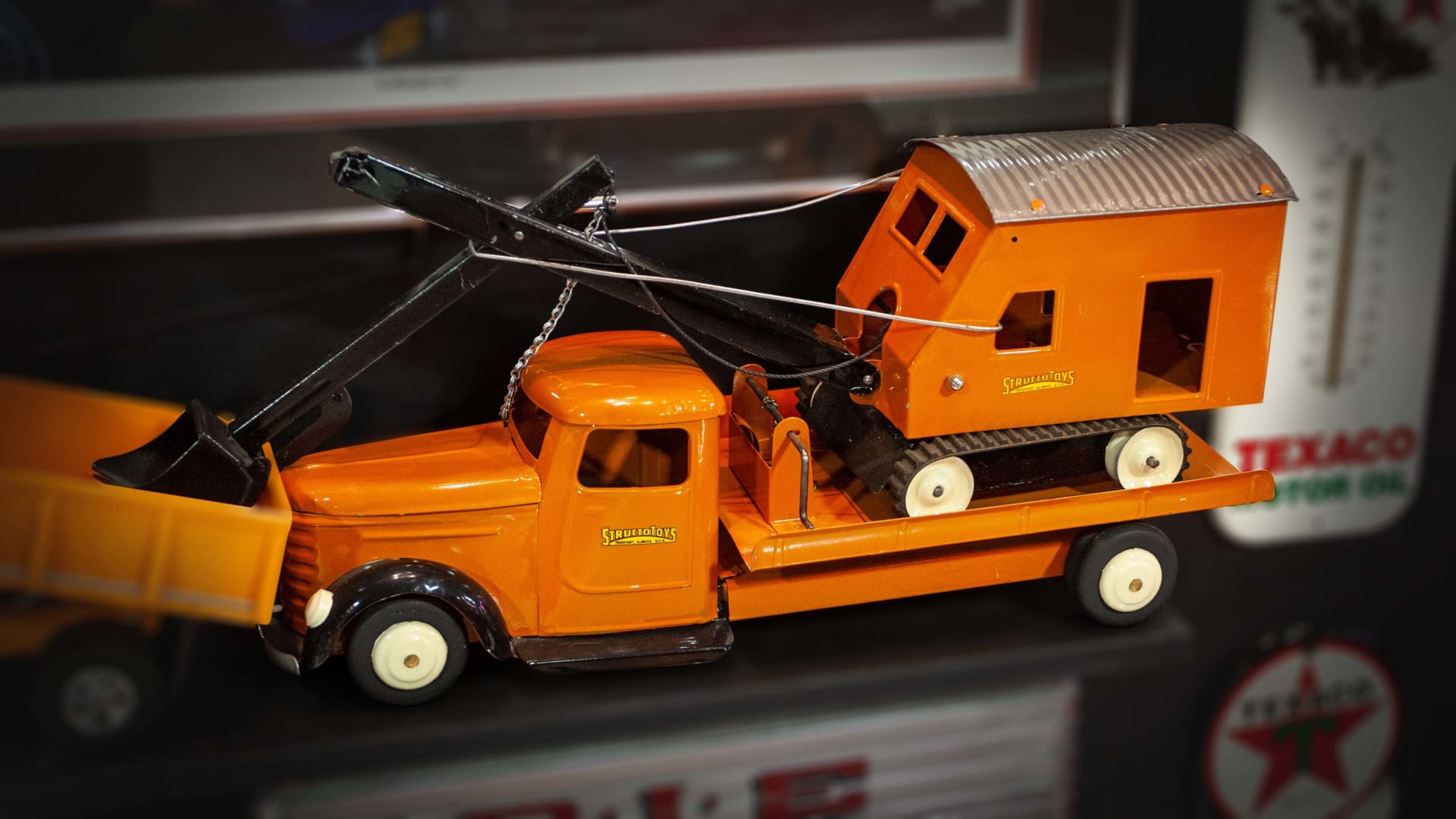 Structo Tin Truck And Crane at The Eddie Vannoy Collection 2020 as J13 ...