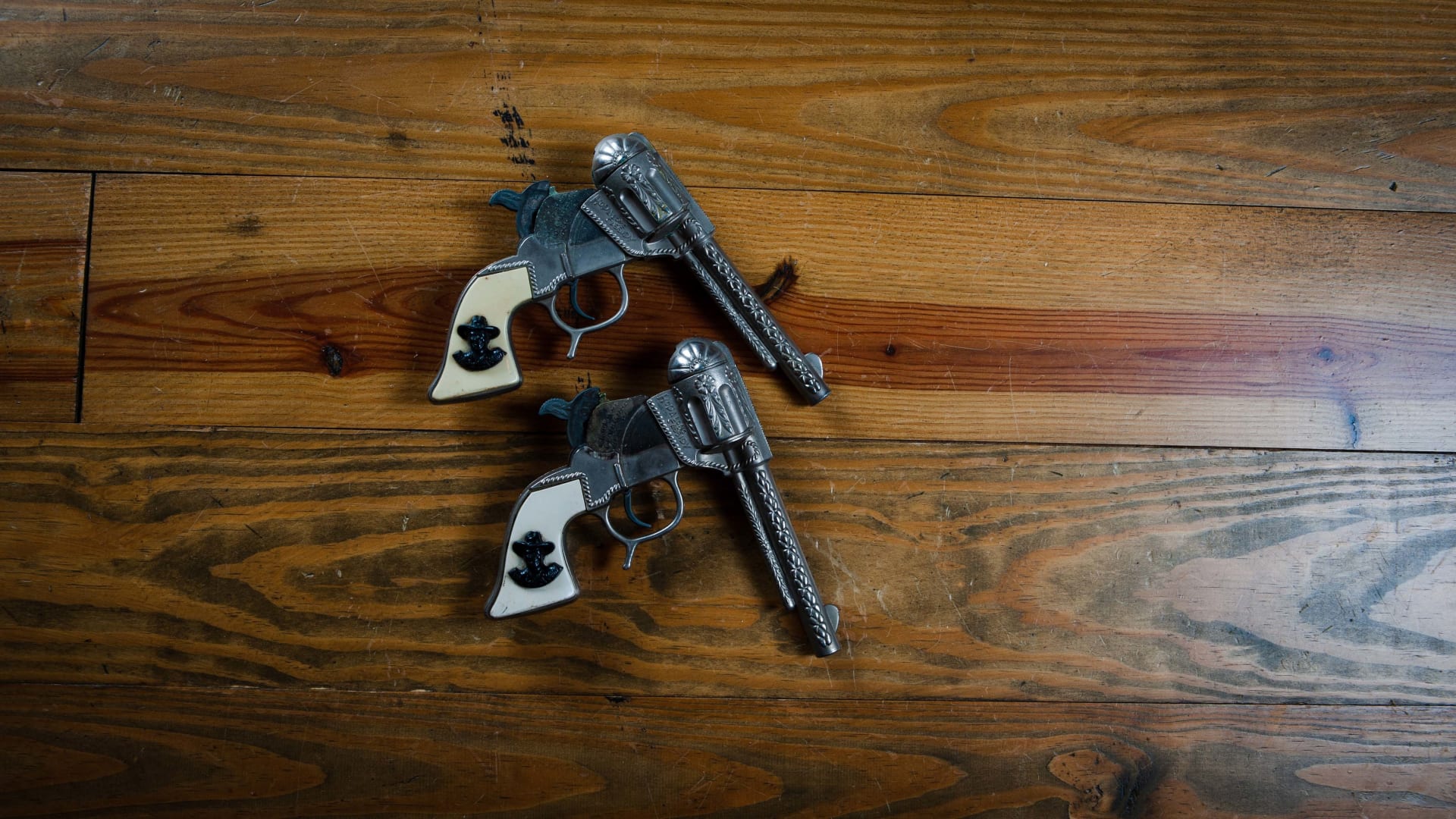 Hopalong Cassidy Cap Guns And Pistol At The Eddie Vannoy Collection