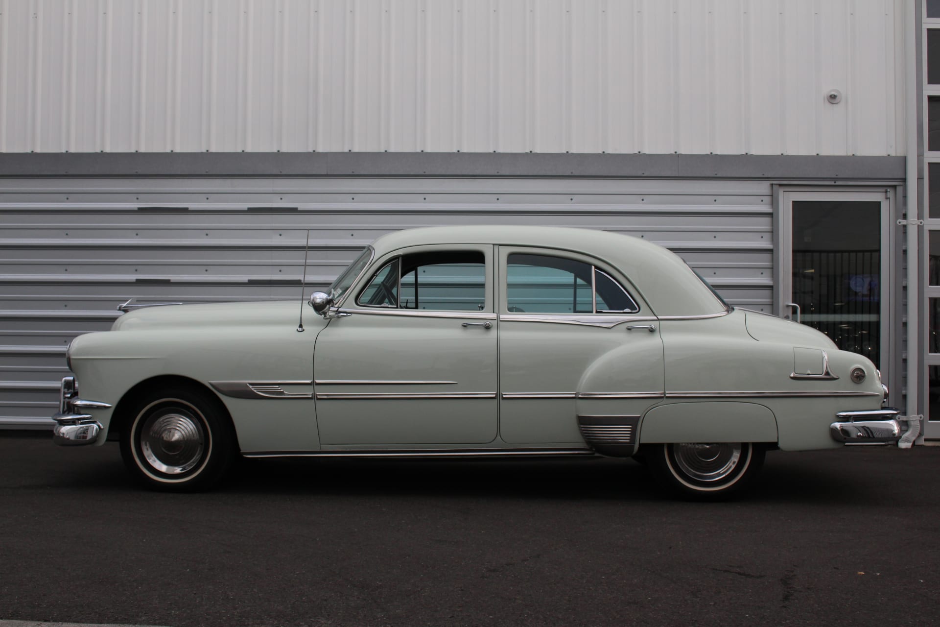 1952 Pontiac Chieftain Deluxe at Portland 2018 asF84 - Mecum Auctions