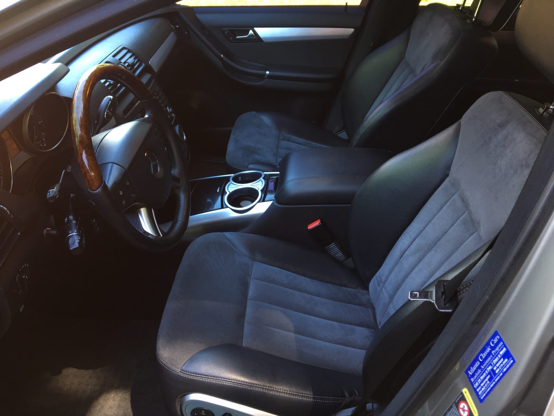 2006 Mercedes-Benz R500 at Portland 2019 as S37 - Mecum Auctions