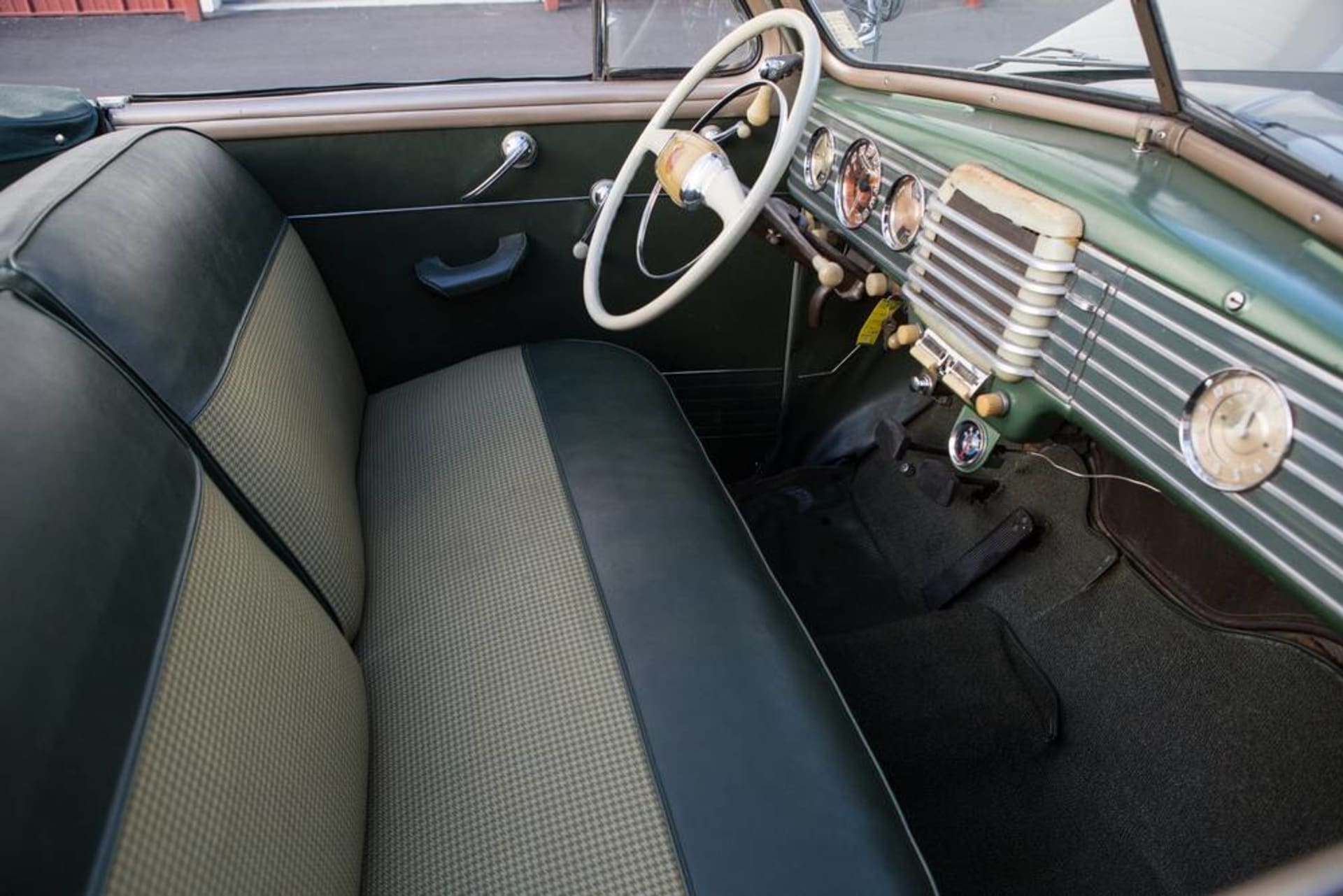 1948 Nash Ambassador Cabriolet at Rogers' Classic Car Museum 2015 as ...