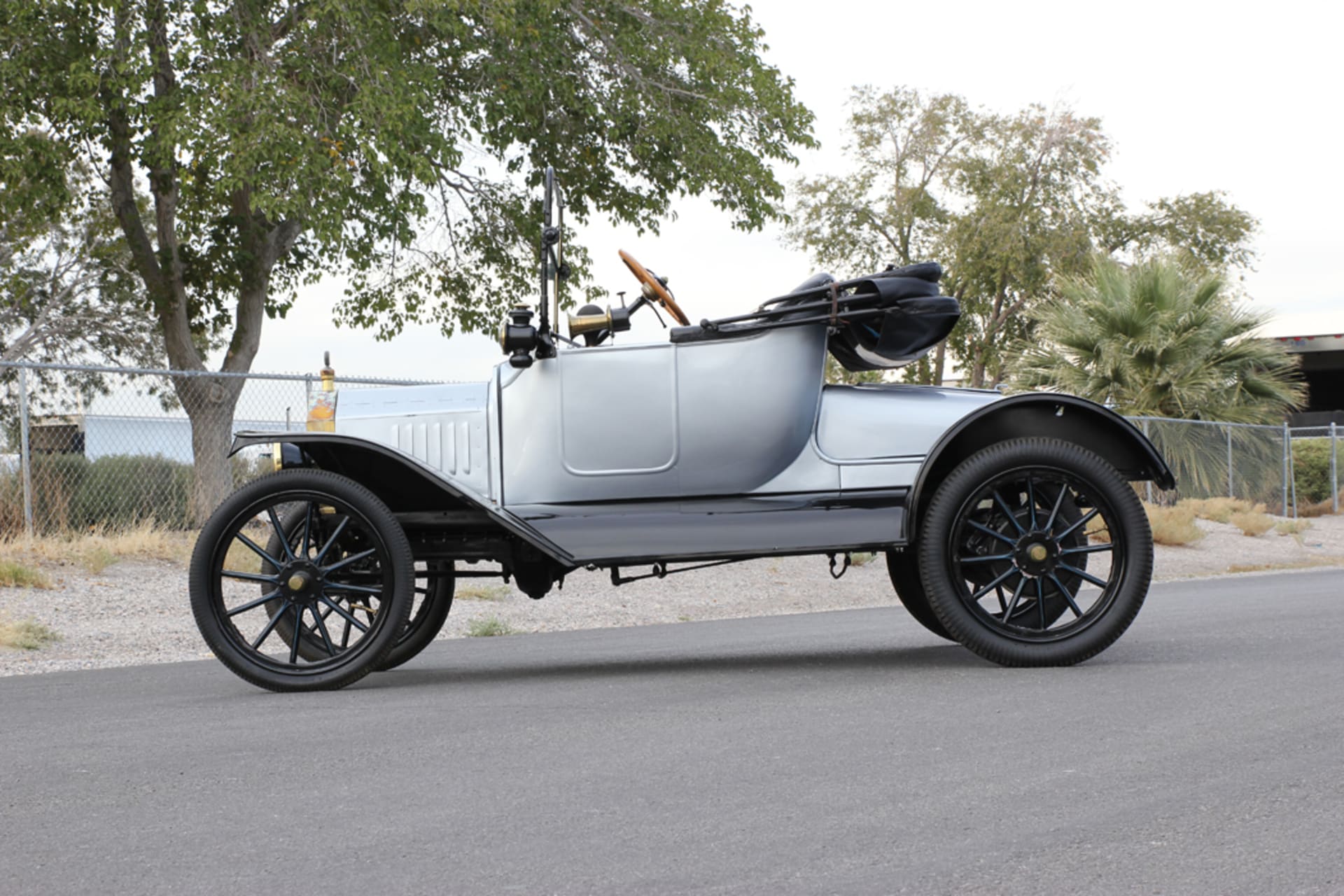 1915 Ford Model T at Rogers' Classic Car Museum 2015 as S221 - Mecum ...