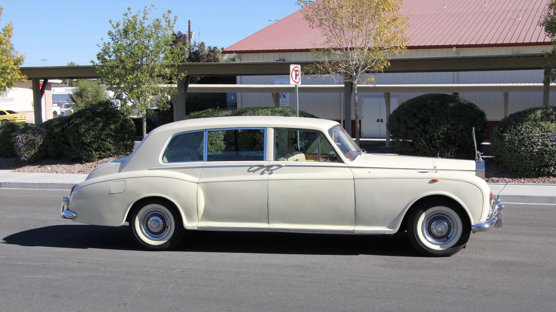 1969 Rolls-Royce Phantom Vi Limousine at Rogers' Classic Car Museum ...