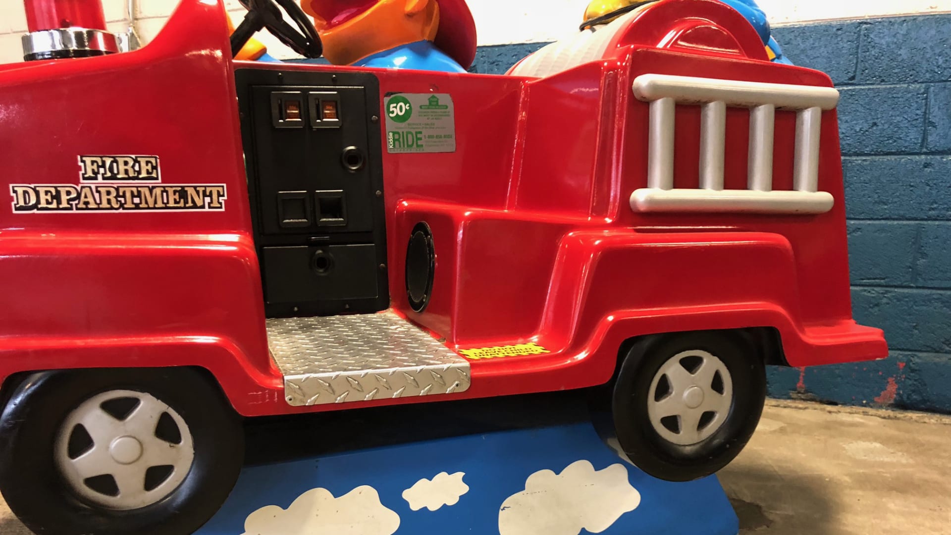Sesame Street Fire Truck Kidde Ride 60x57x36 at Harrisburg Road Art ...