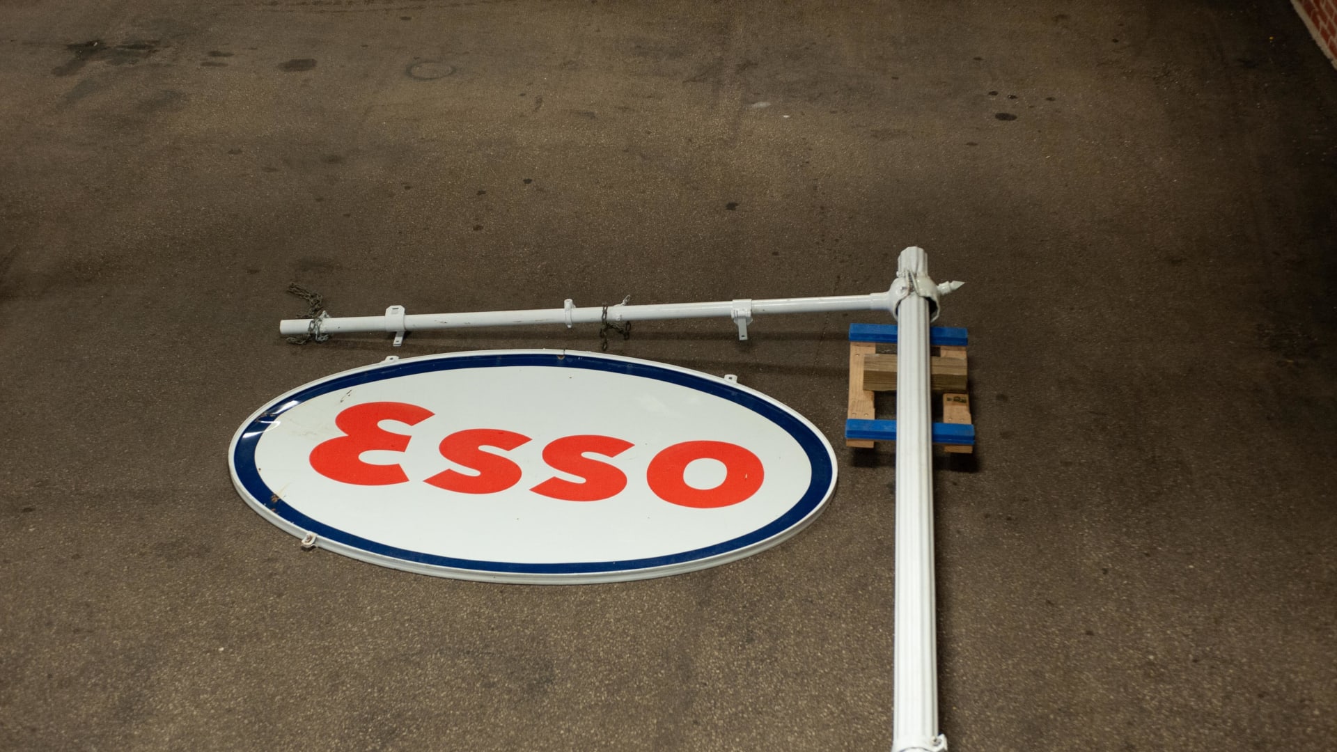 Esso Porcelain Sign at Indy Road Art 2020 as M339 - Mecum Auctions