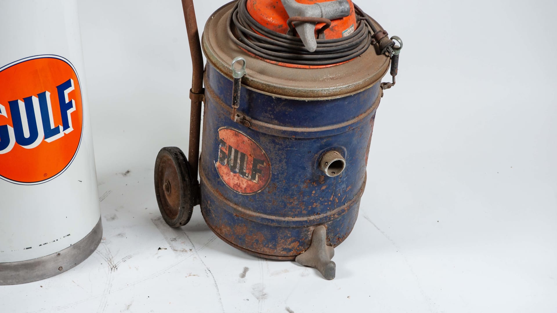 Gulf Vacuum And Garbage Can at Indy Road Art 2021 asM344 - Mecum Auctions