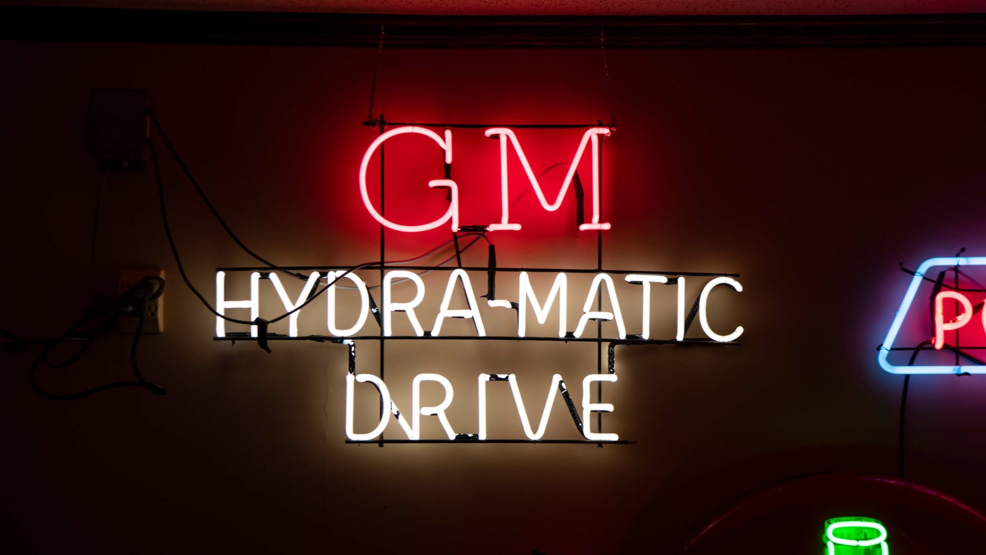 Gm Hydramatic Drive Window Neon Sign At Indy Road Art 2022 As B124 Mecum Auctions