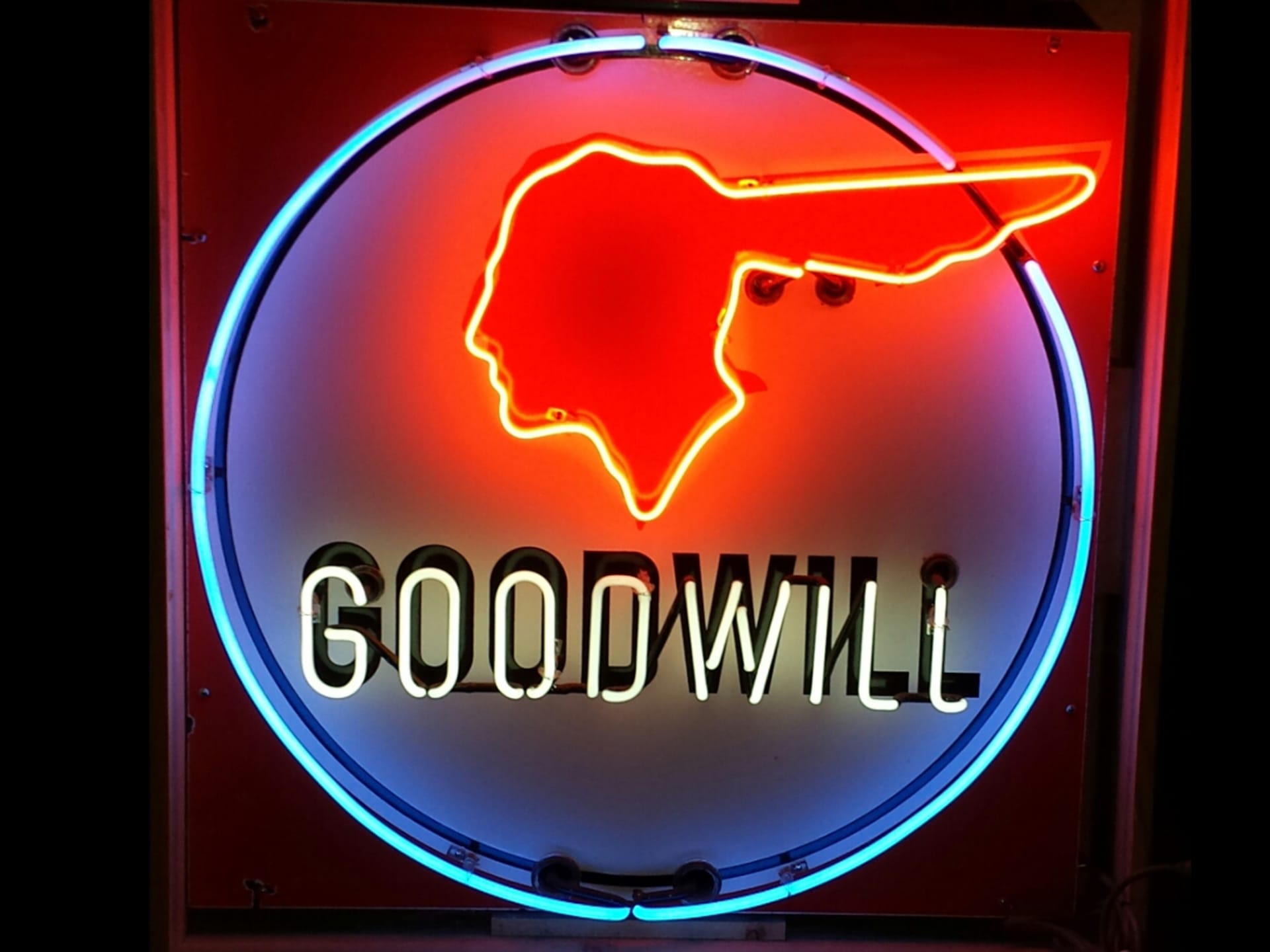 Pontiac Goodwill Neon Sign SSPN 3ftx3ft at Dana Mecum's 27th Original ...