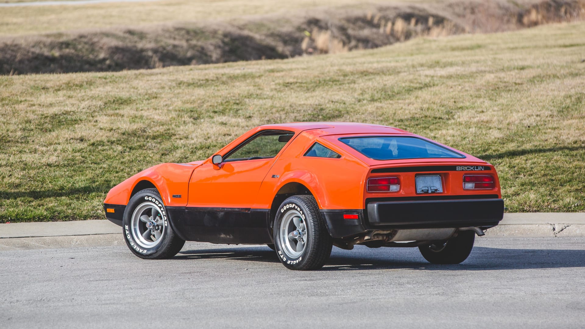 1975 Bricklin SV-1 at Indy 2016 as T127 - Mecum Auctions