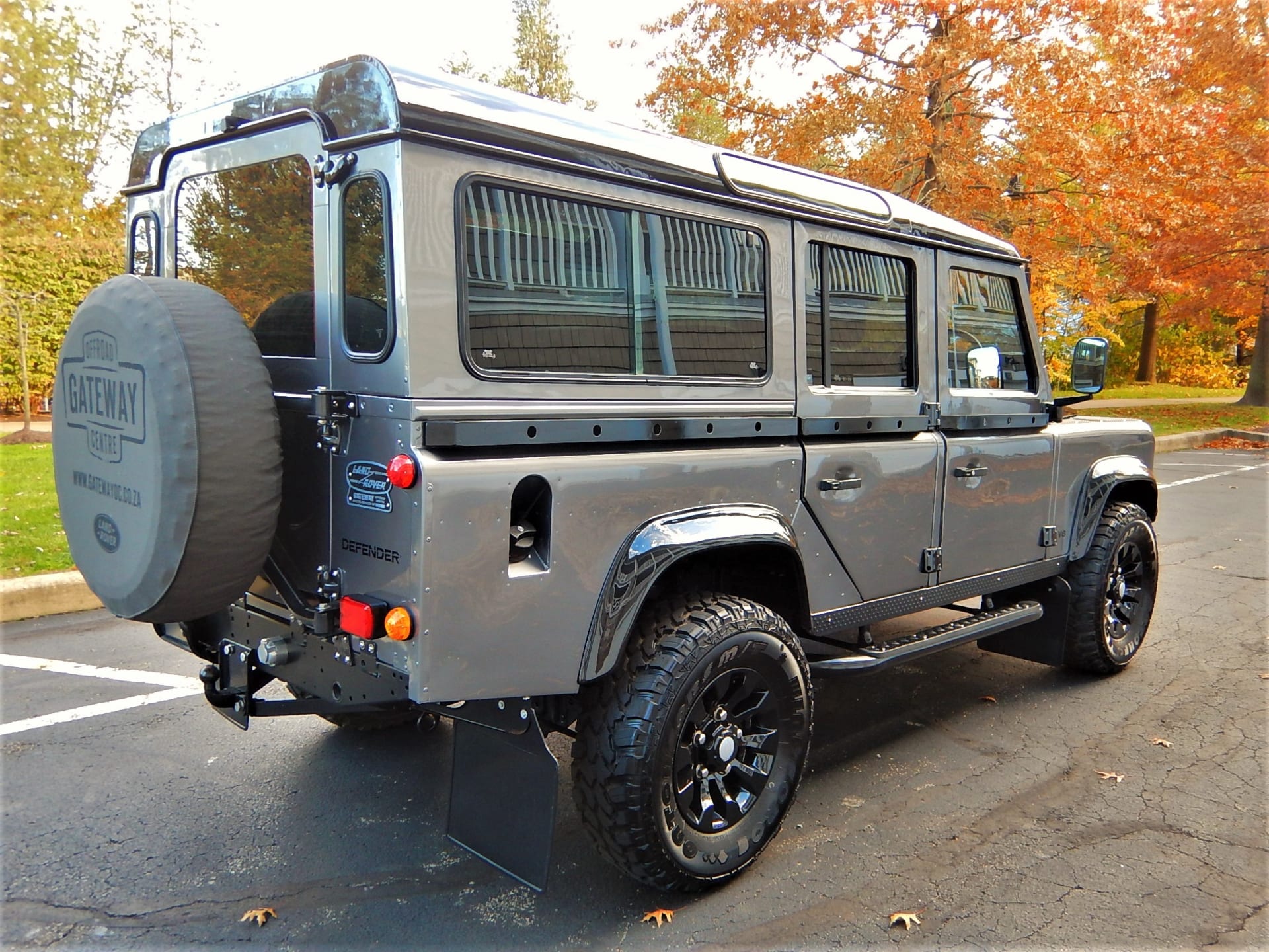 1990 Land Rover Defender 110 at Indy 2019 as W266 - Mecum Auctions