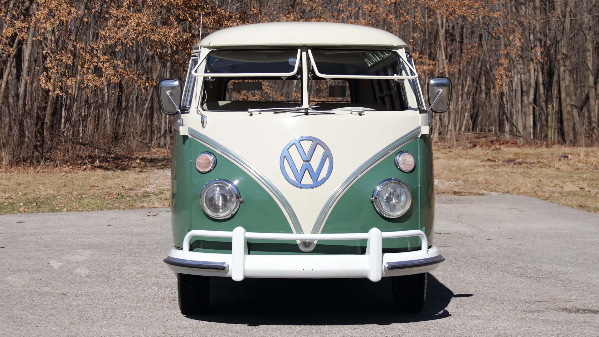 1966 Volkswagen 21-Window Samba Bus at Indy 2019 as T231 - Mecum Auctions