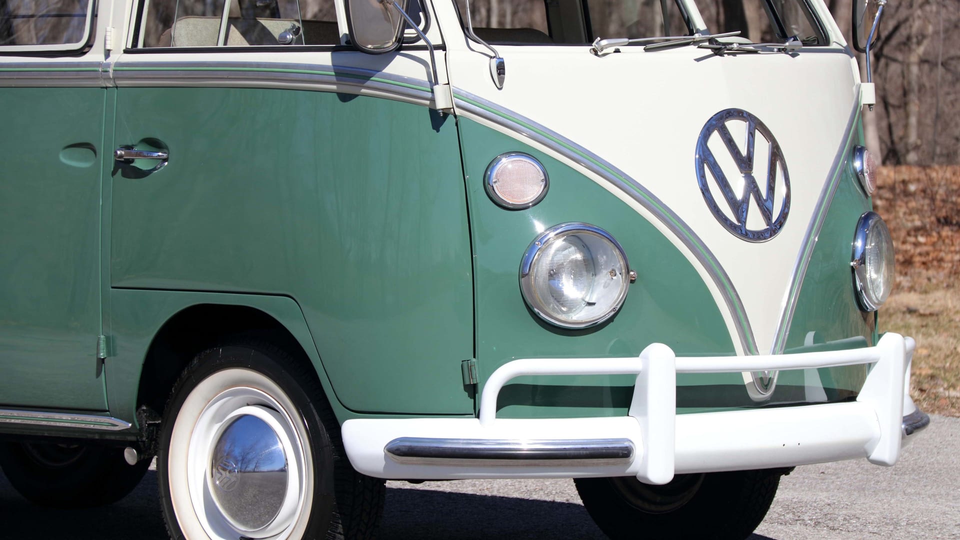 1966 Volkswagen 21-Window Samba Bus at Indy 2019 as T231 - Mecum Auctions