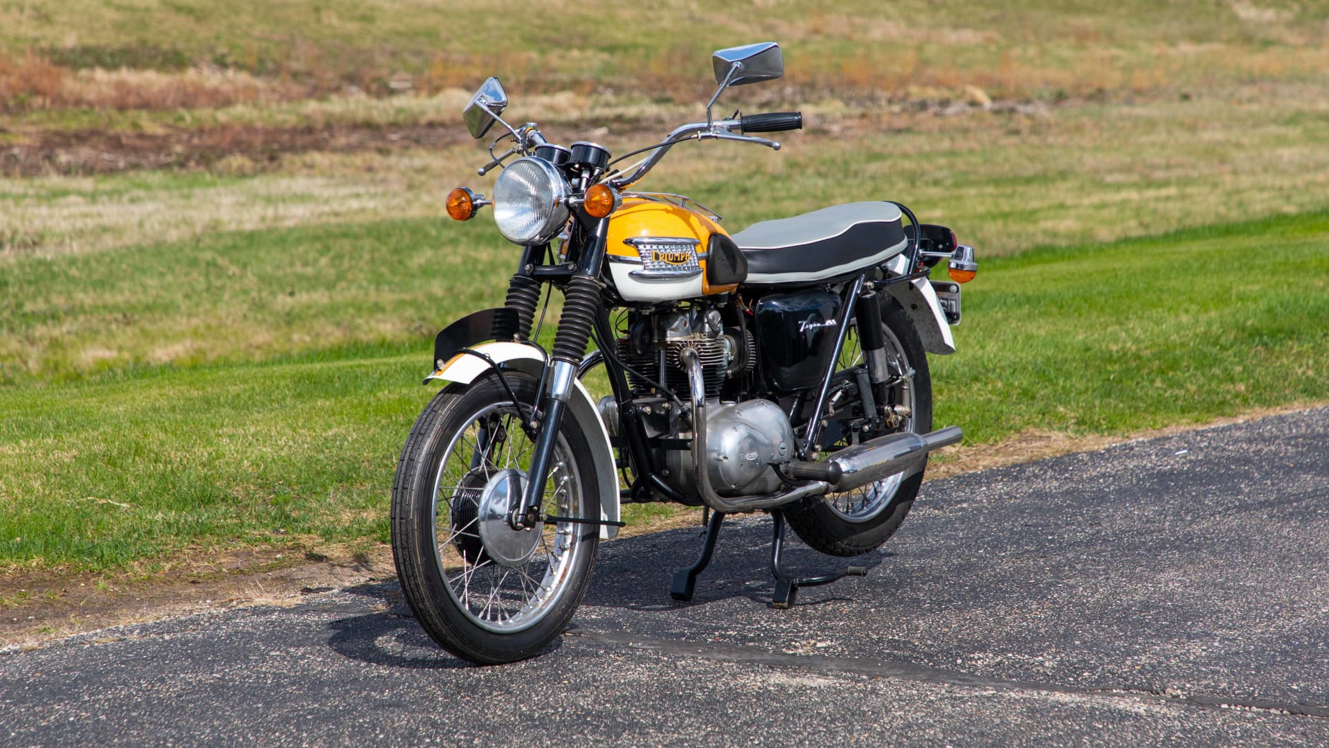 1965 Triumph Tiger 650 at Indy 2020 as L94 - Mecum Auctions