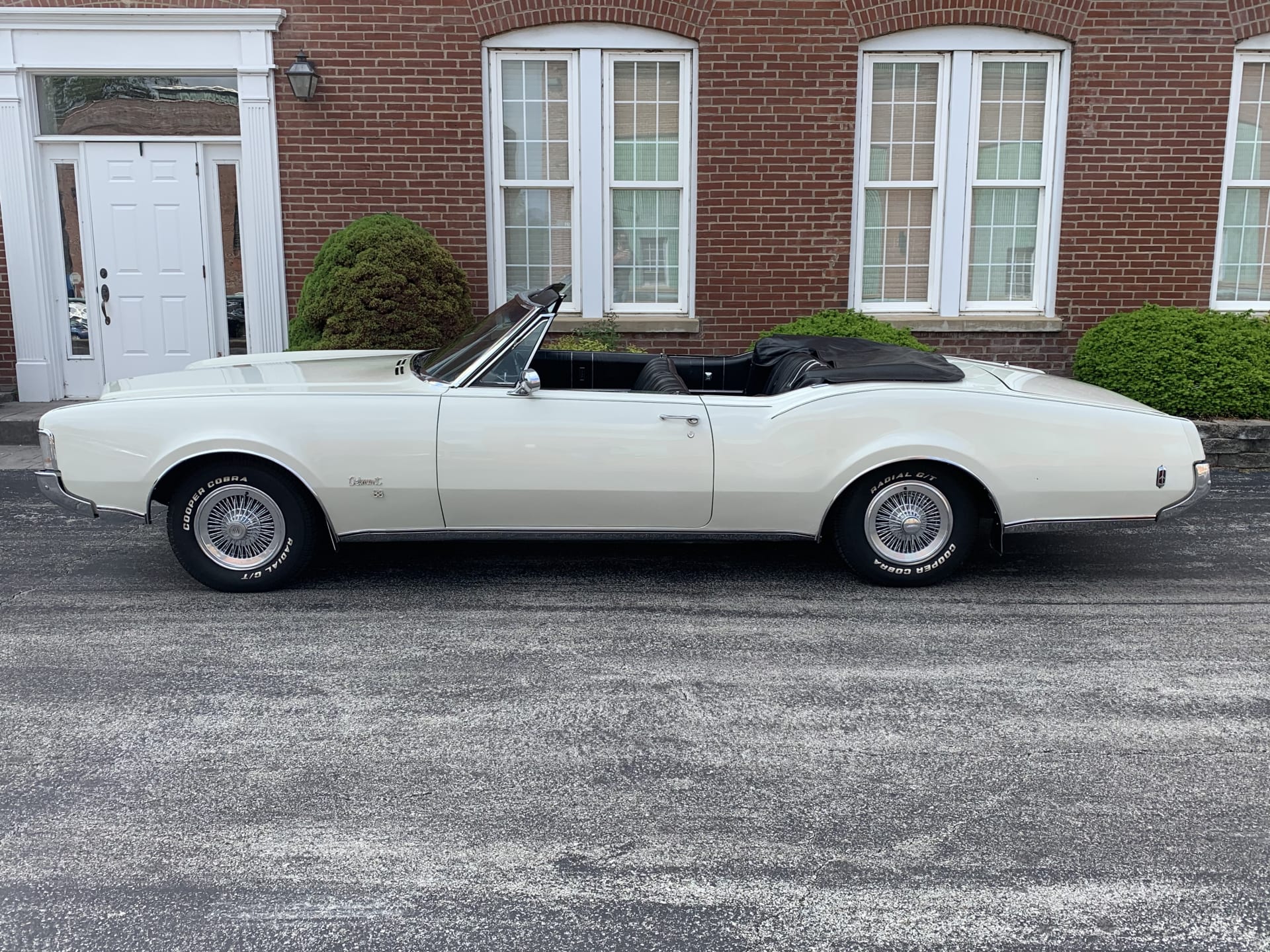 1968 Oldsmobile Delmont 88 Convertible at Indy 2021 as K28 - Mecum Auctions