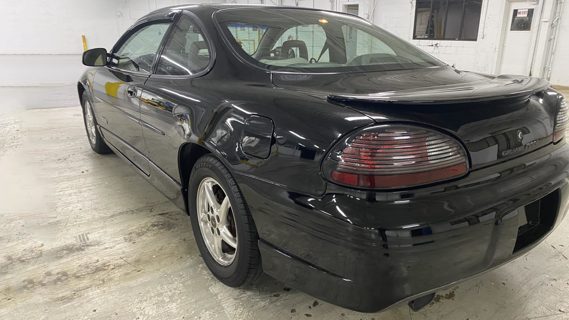 2000 Pontiac Grand Prix GTP at Indy 2021 as G113 - Mecum Auctions