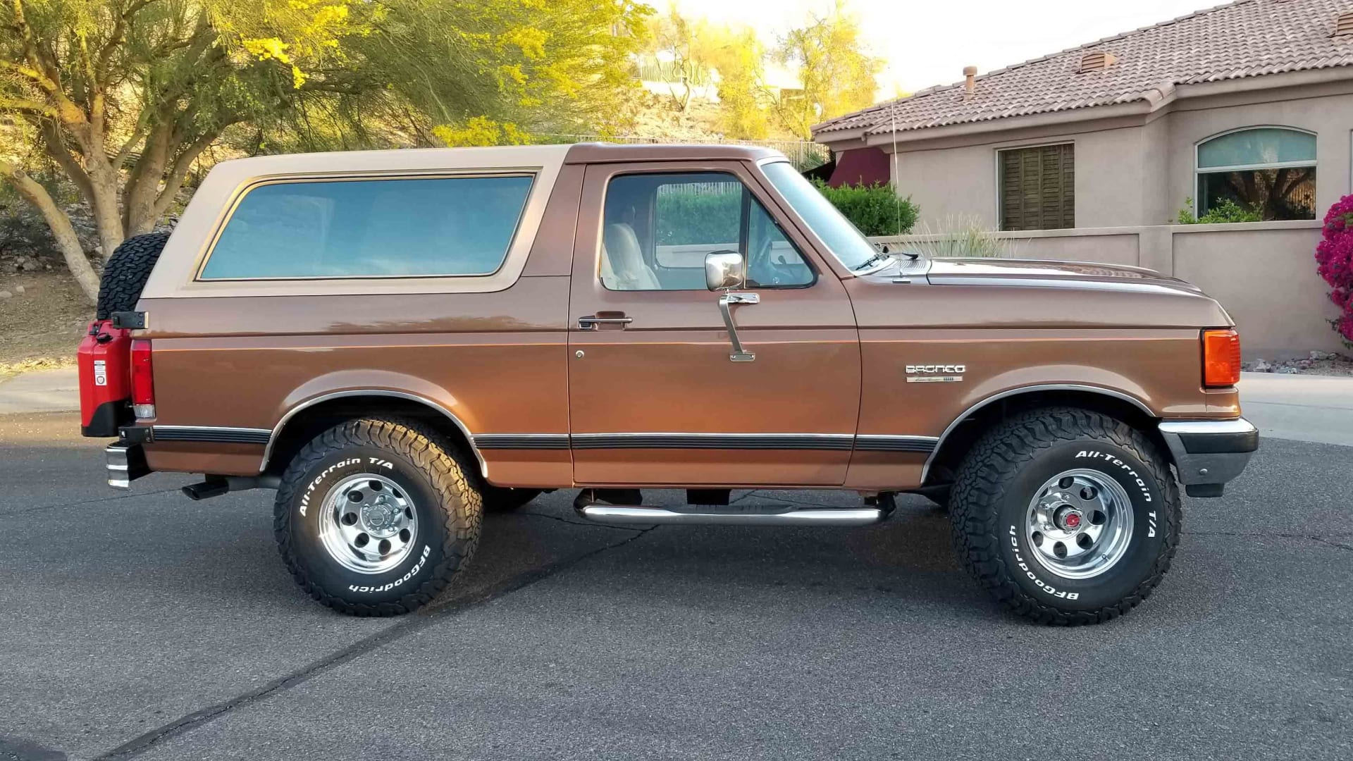 1988 Ford Bronco Eddie Bauer Edition at Indy 2021 as T95.1 - Mecum Auctions