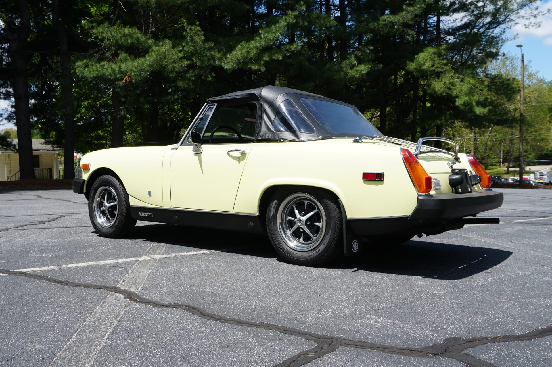1977 MG Midget Convertible at Indy 2021 as W77.1 - Mecum Auctions