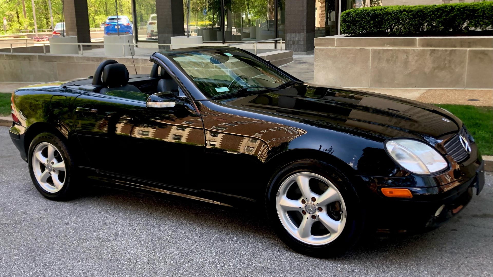 2003 Mercedes-Benz SLK320 Convertible at Indy 2022 as J107 - Mecum Auctions