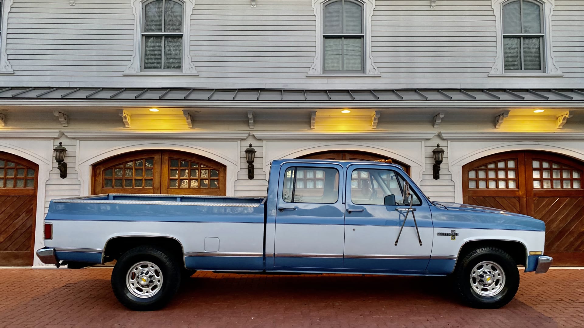 1986 Chevrolet C20 Scottsdale Pickup at Indy 2022 as L134 - Mecum Auctions
