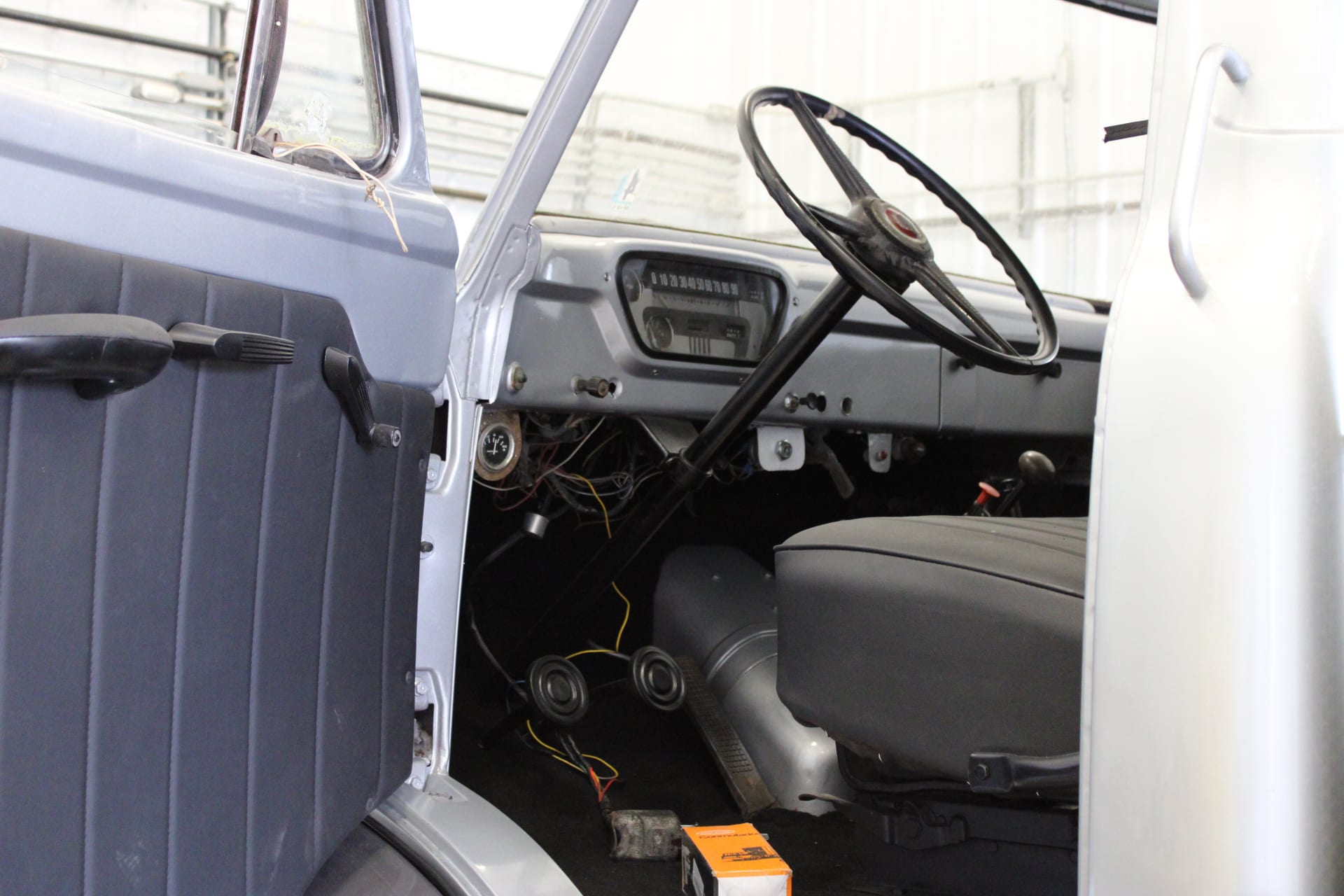 1953 Ford C600 COE Custom Dually at Indy 2022 as G13 - Mecum Auctions