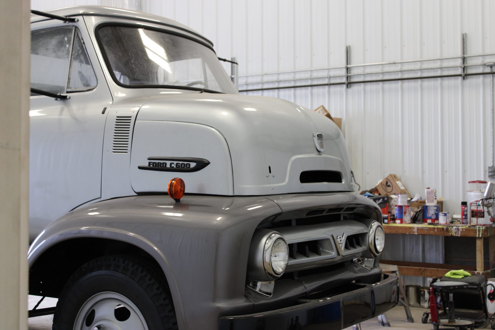 1953 Ford C600 COE Custom Dually at Indy 2022 as G13 - Mecum Auctions