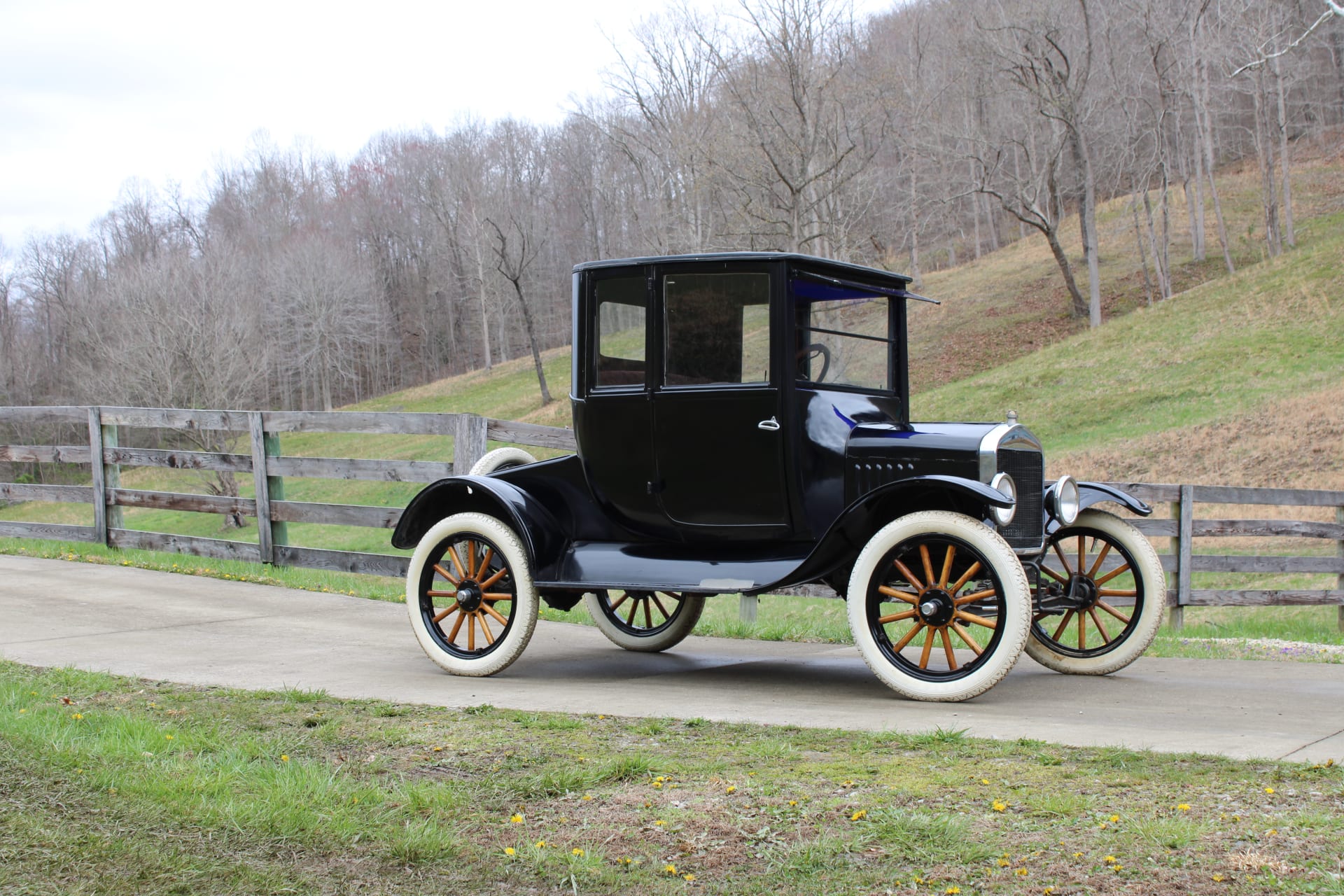 1923 Ford Model T Coupe at Indy 2022 as G35 - Mecum Auctions