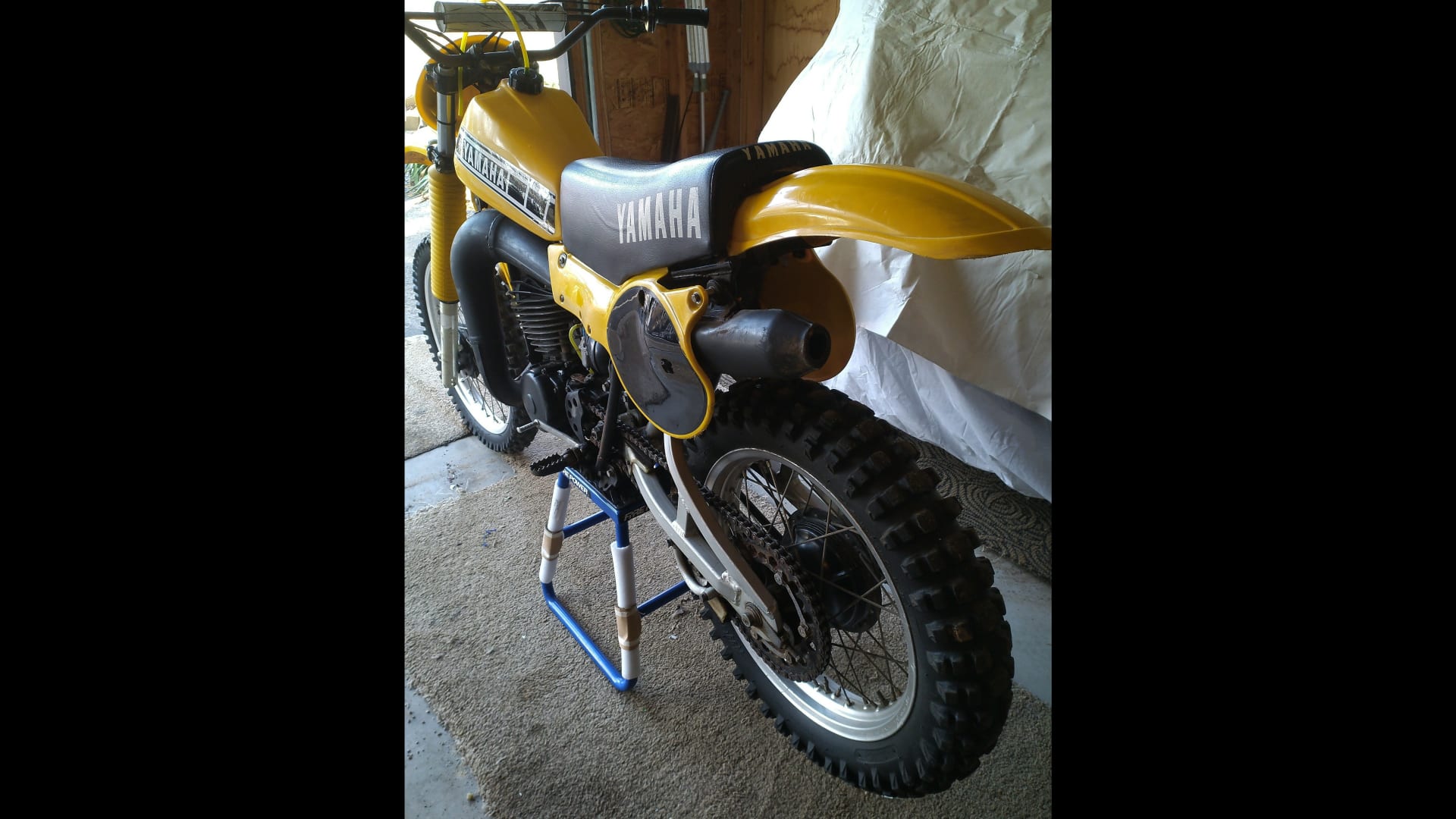 1979 Yamaha YZ400 at Indy 2022 as G73 - Mecum Auctions