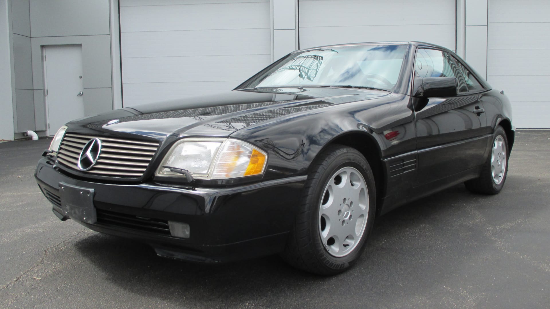 1995 Mercedes-Benz SL500 Convertible at Indy 2022 as G177 - Mecum Auctions