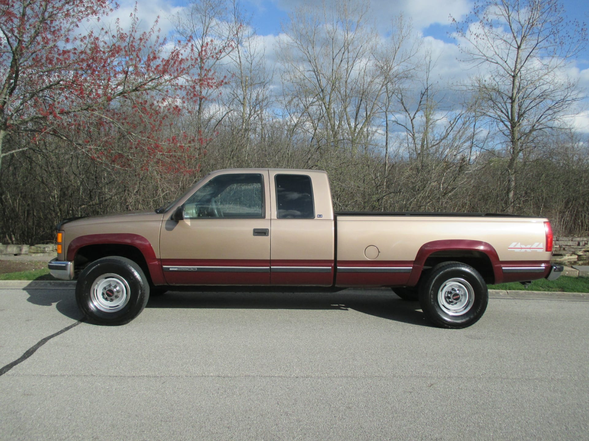 1997 GMC Sierra 2500 Pickup at Indy 2022 as G200 - Mecum Auctions