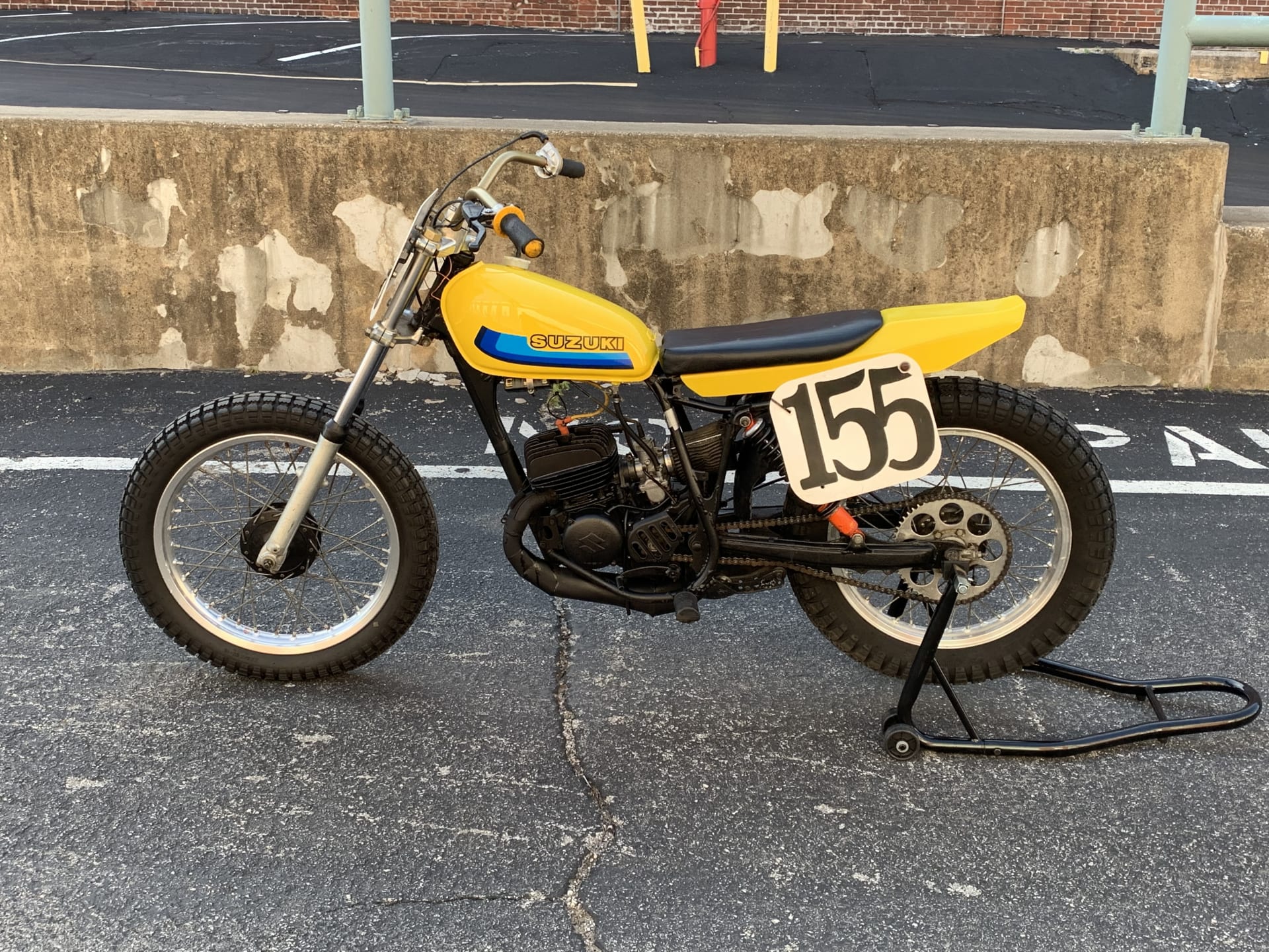 1977 Suzuki RM100 at Indy 2022 as T5 - Mecum Auctions