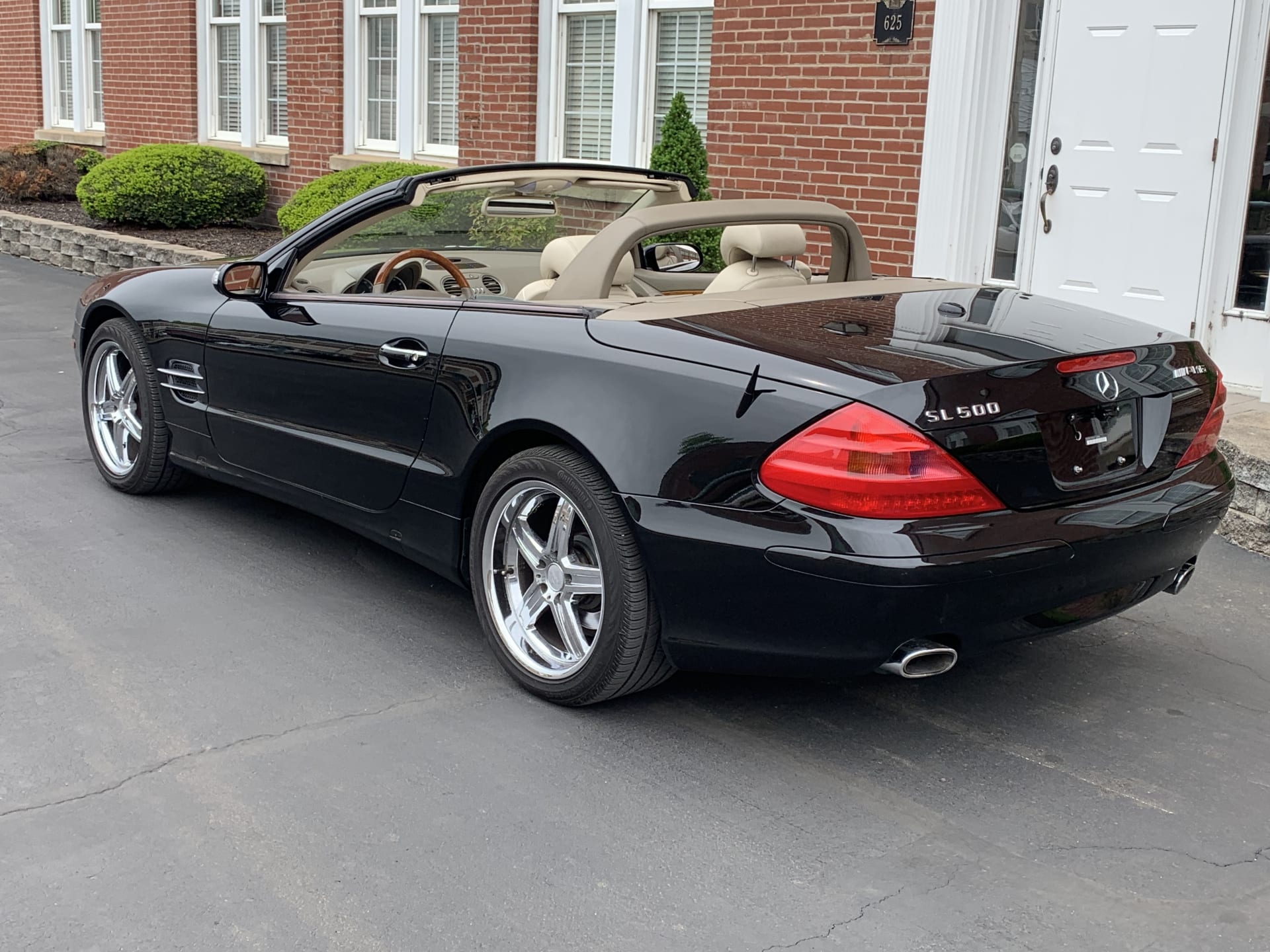 2005 Mercedes-Benz SL500 Convertible at Indy 2022 as S19 - Mecum Auctions