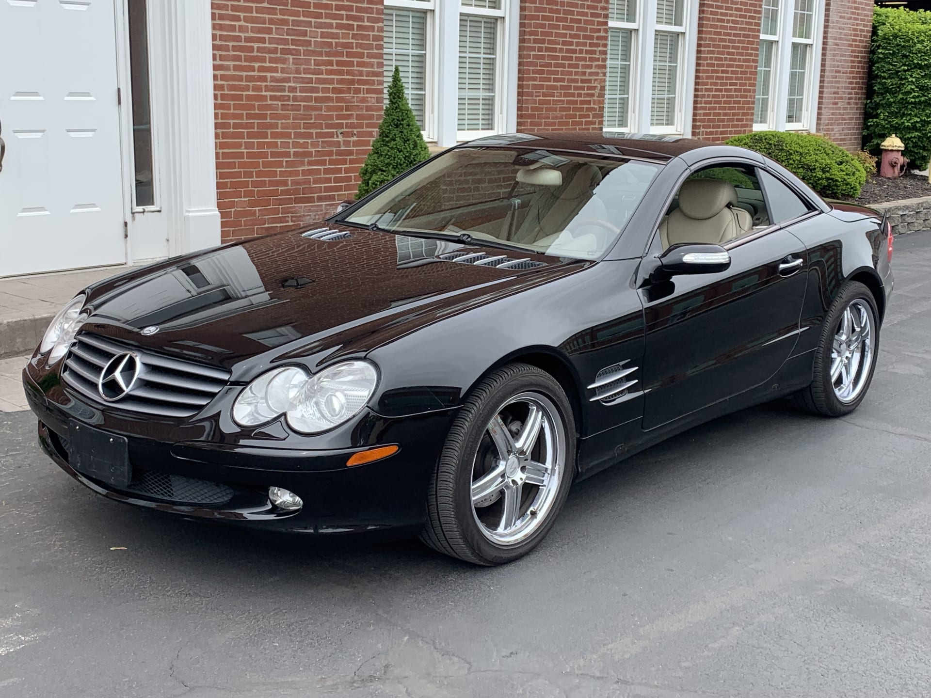 2005 Mercedes-Benz SL500 Convertible at Indy 2022 as S19 - Mecum Auctions