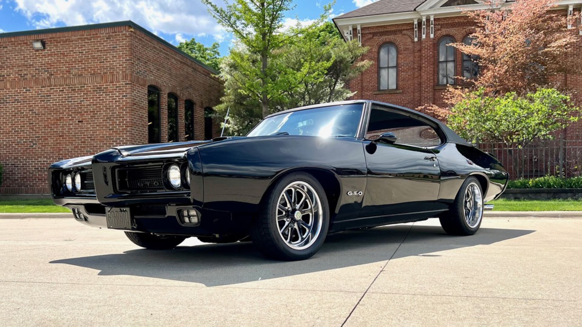 1969 Pontiac Custom S at Indy 2022 as S48 - Mecum Auctions