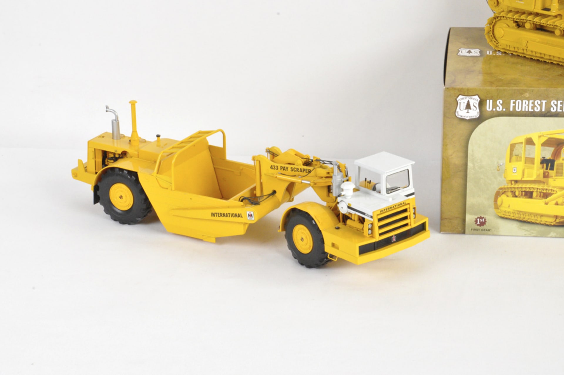 International Model Dozers And Scraper Lot Of 3 at The Toy Auction 2014 ...