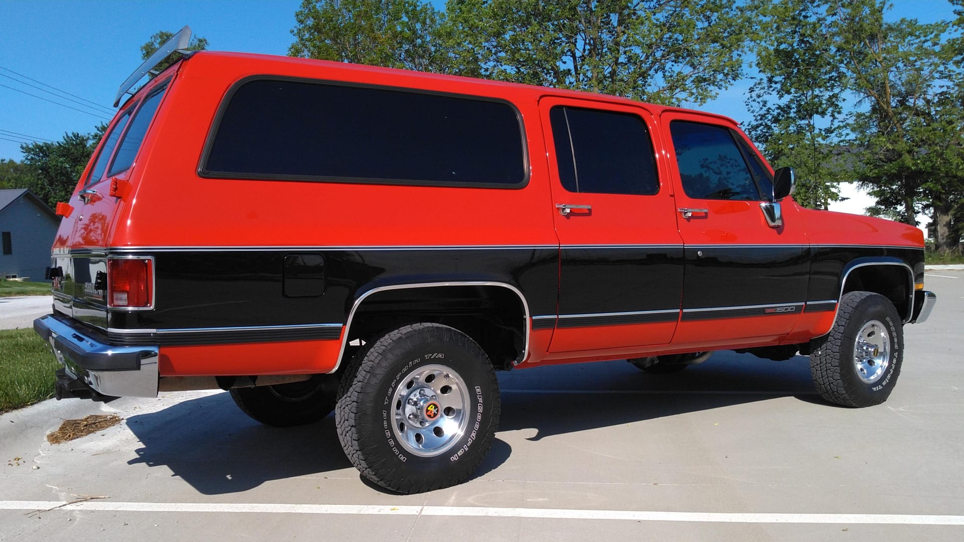 1990 GMC Suburban SLE at Tulsa 2022 as T173 - Mecum Auctions